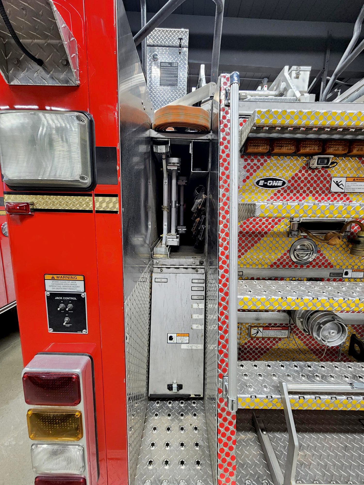 2006 E-One Cyclone II 75' Aerial | Used Truck Details