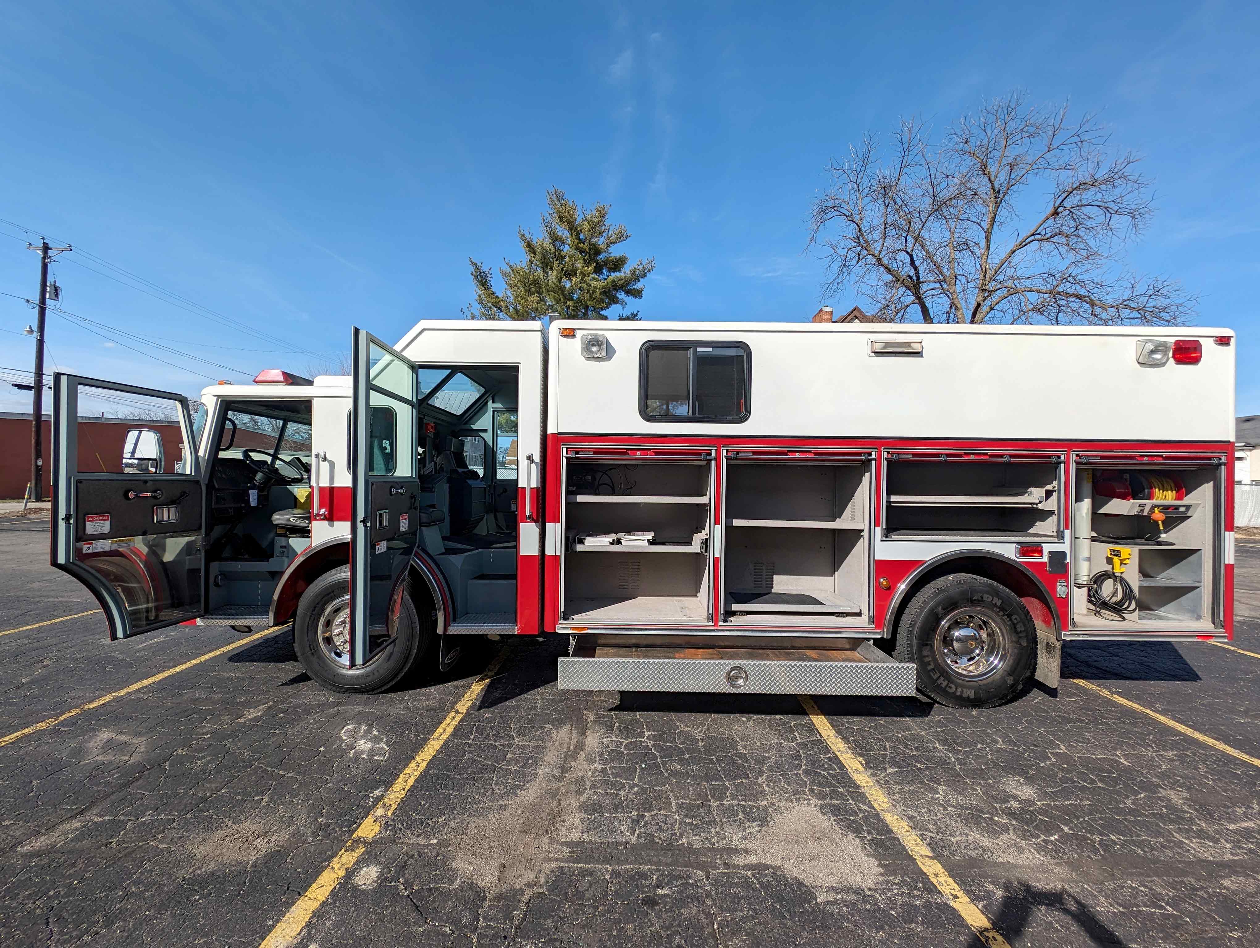 2001 Pierce Saber Walk-In Rescue | Used Truck Details