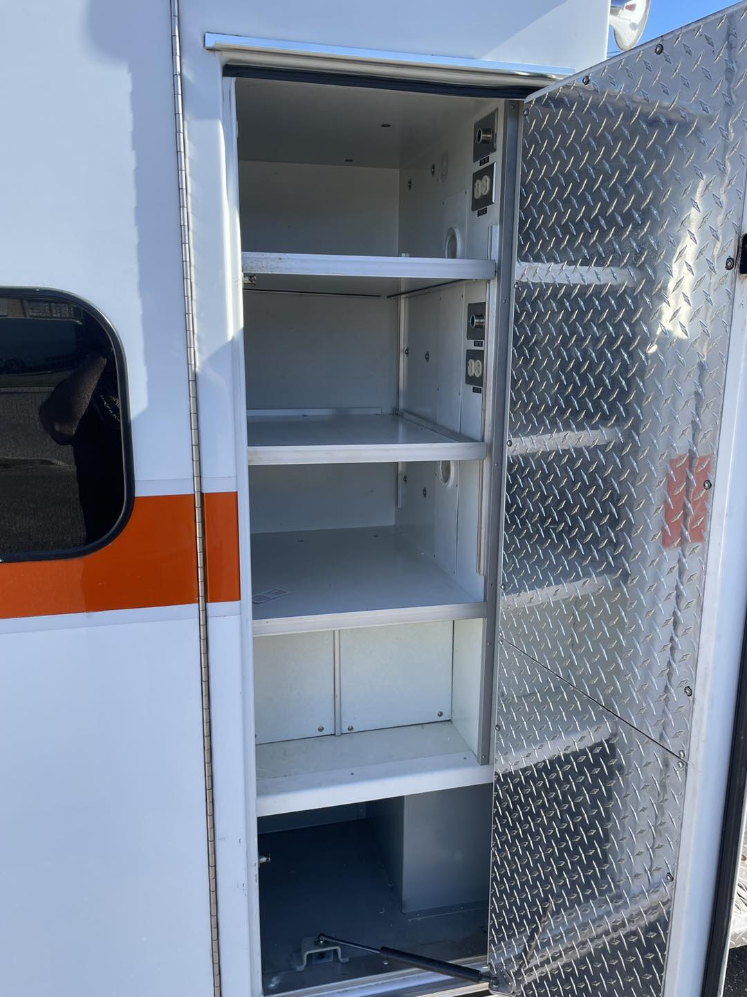2008 Braun Chevrolet Med-Duty Ambulance | Used Truck Details