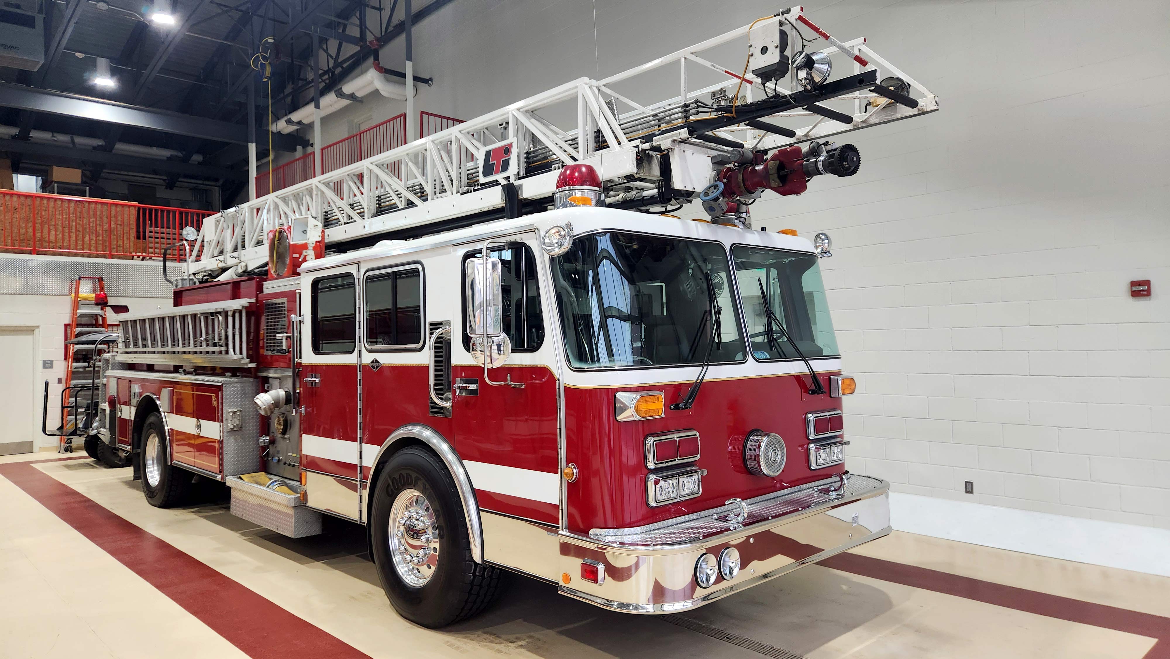 1991 Spartan LTI 75' Aerial | Firetrucks Unlimited