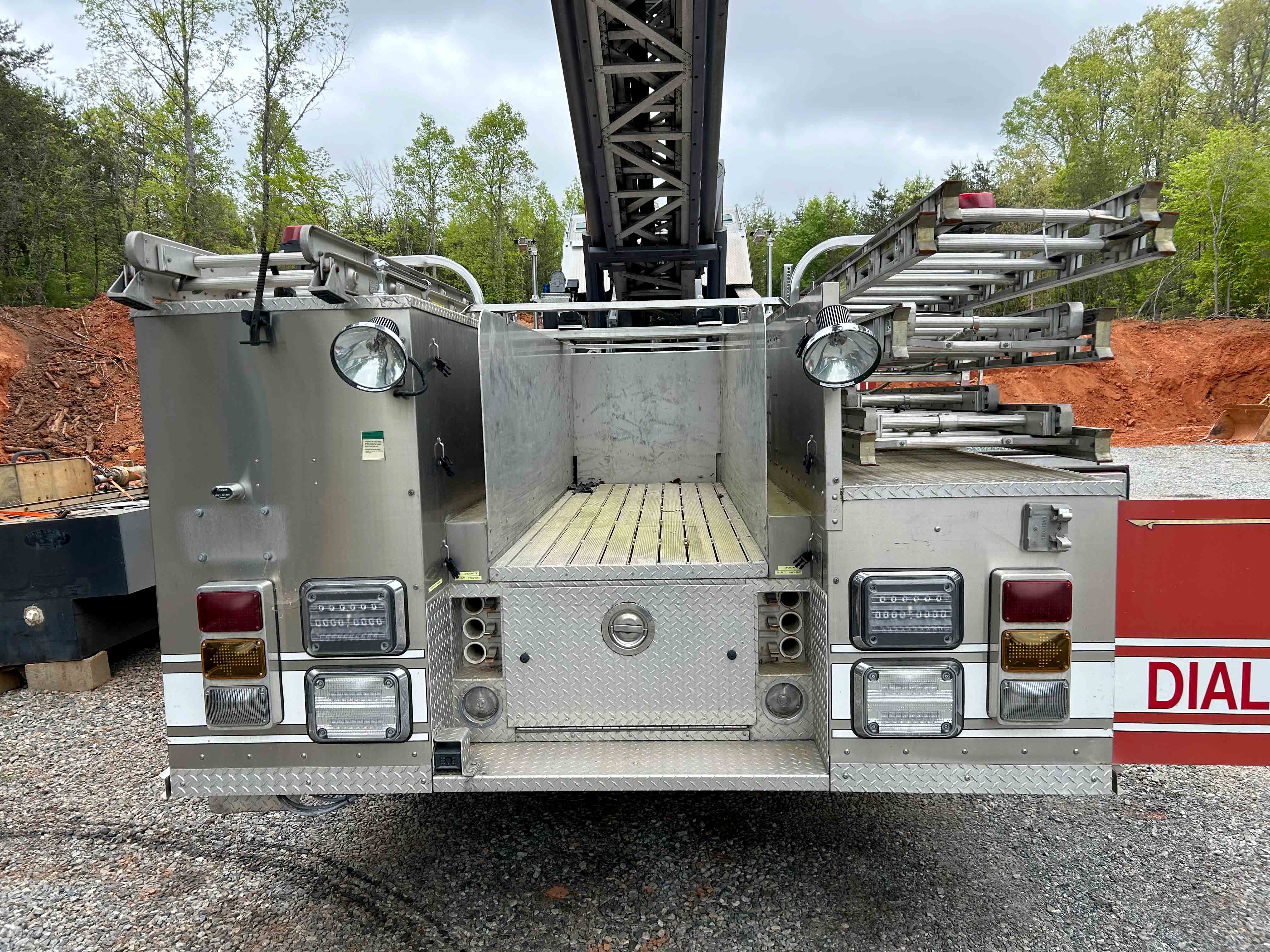 1999 Sutphen 95' Mid-Mount Platform | Firetrucks Unlimited