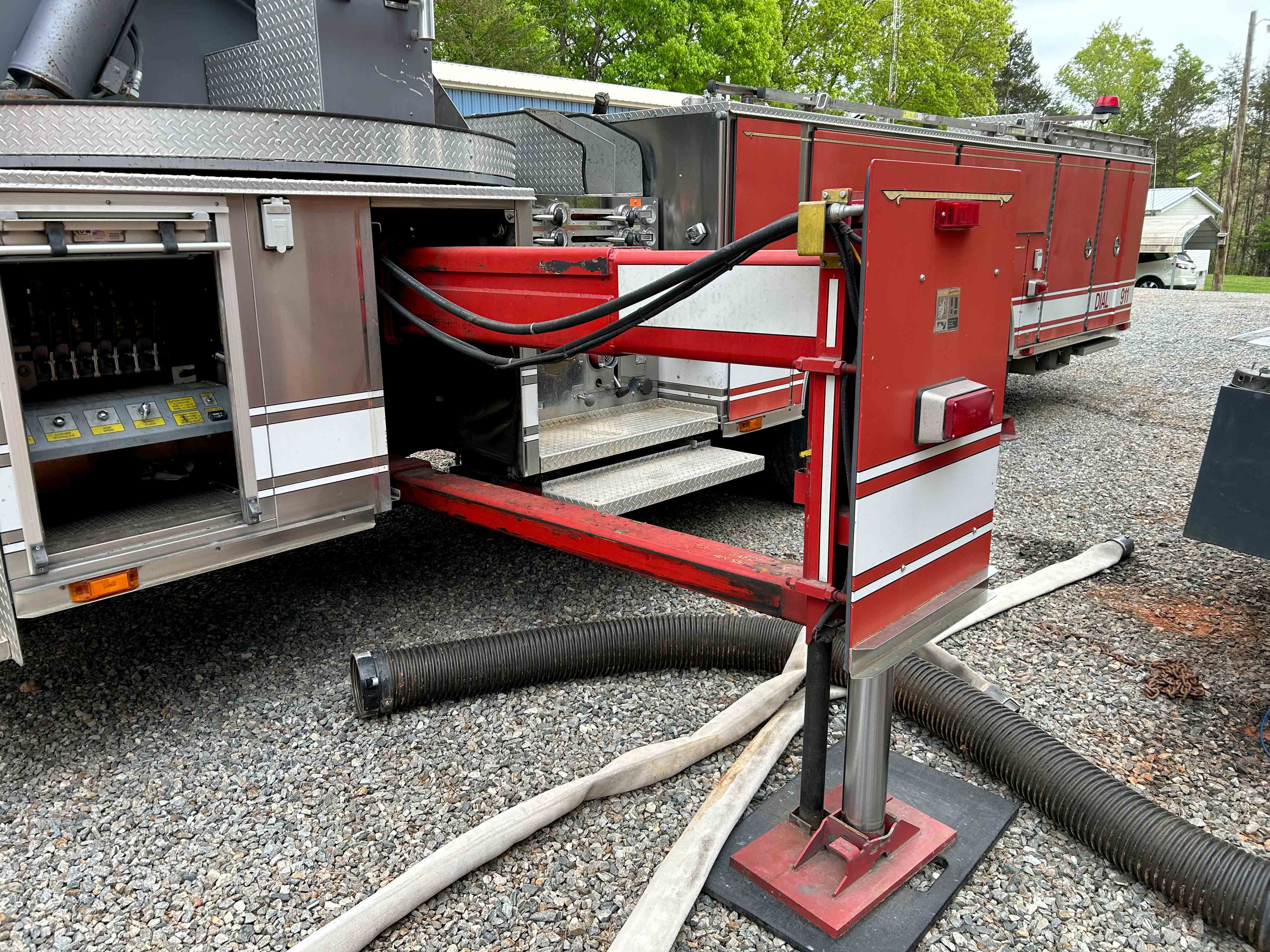 1999 Sutphen 95' Mid-Mount Platform | Firetrucks Unlimited