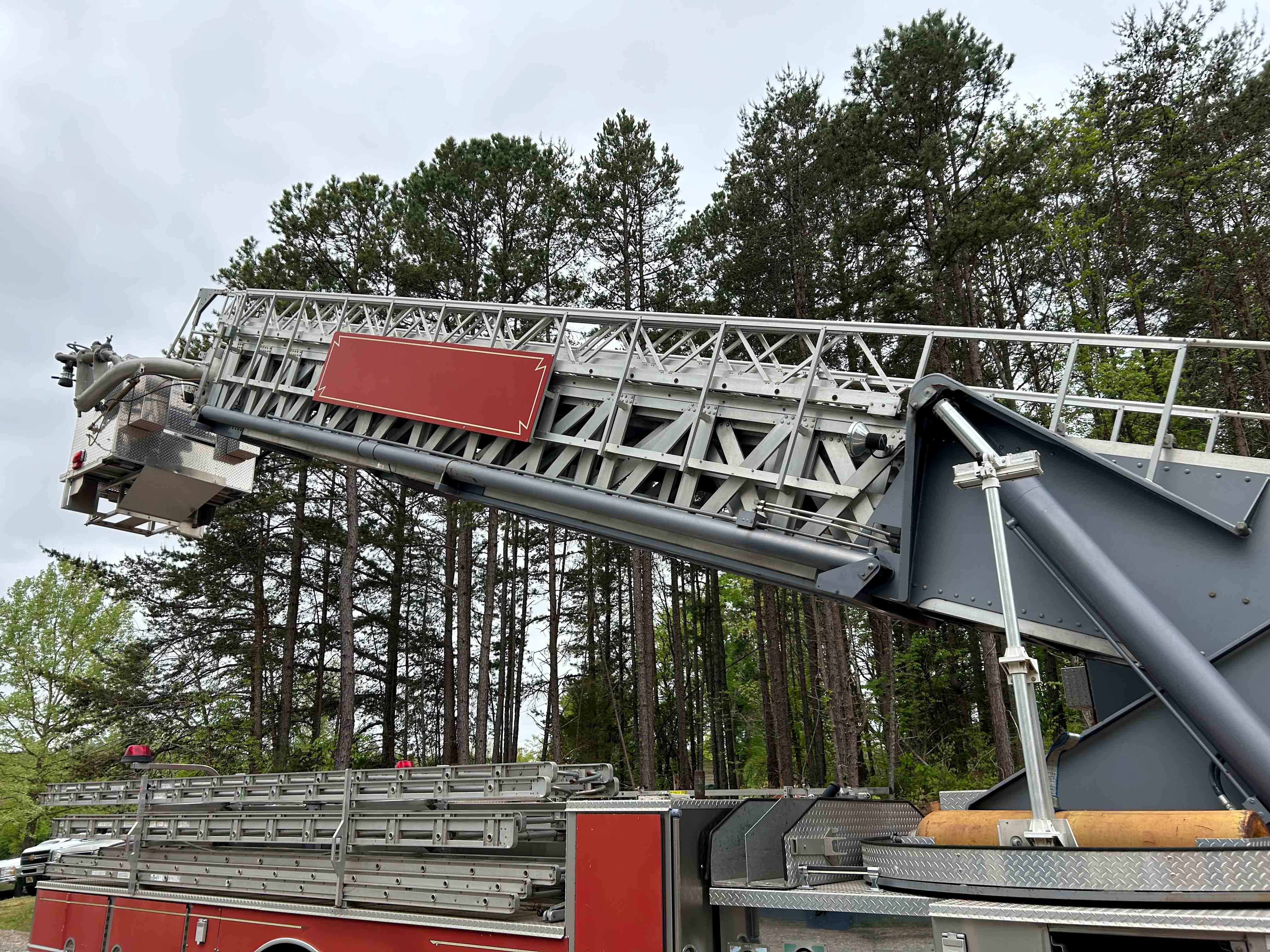 1999 Sutphen 95' Mid-Mount Platform | Firetrucks Unlimited