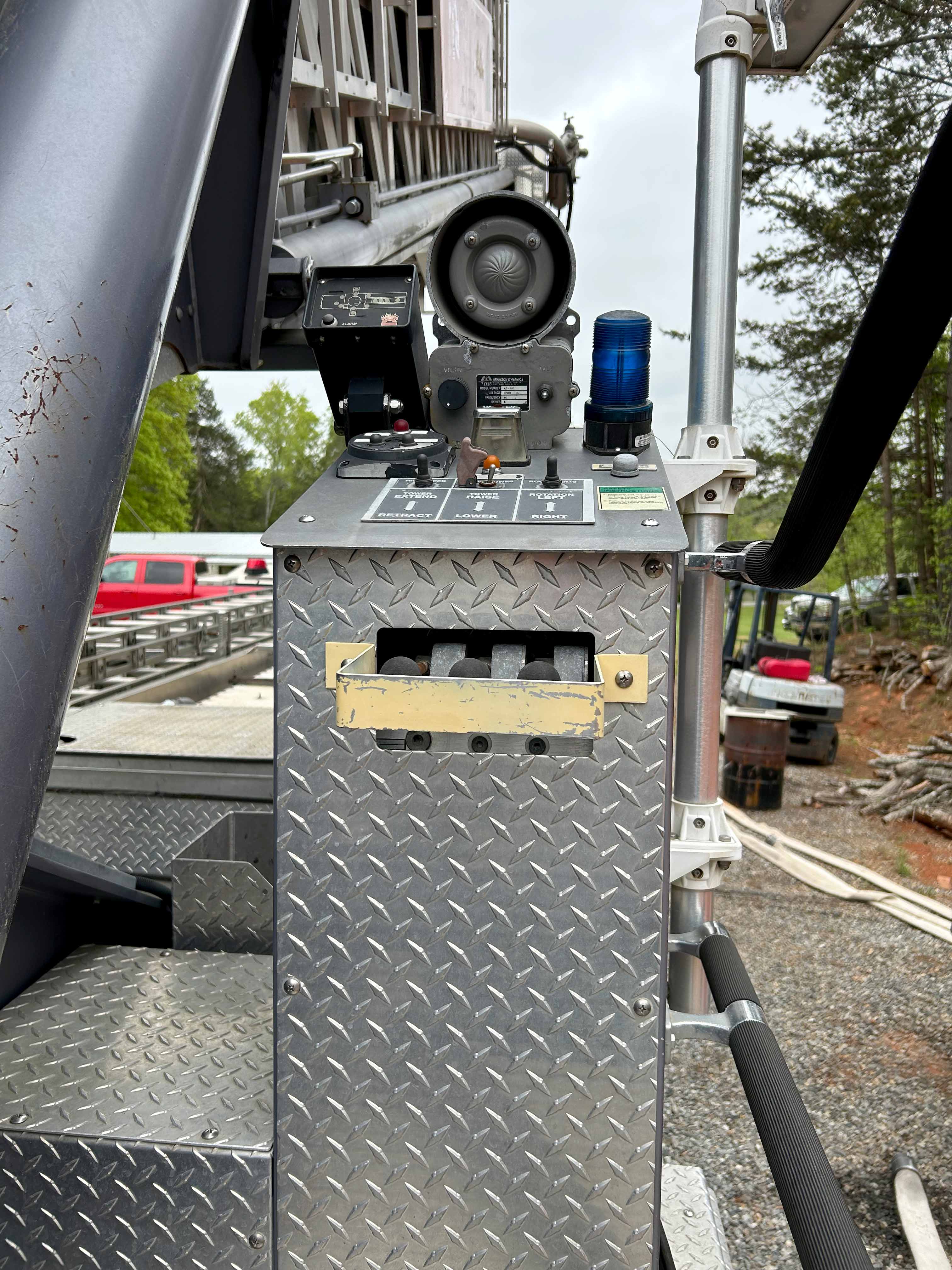 1999 Sutphen 95' Mid-Mount Platform | Firetrucks Unlimited