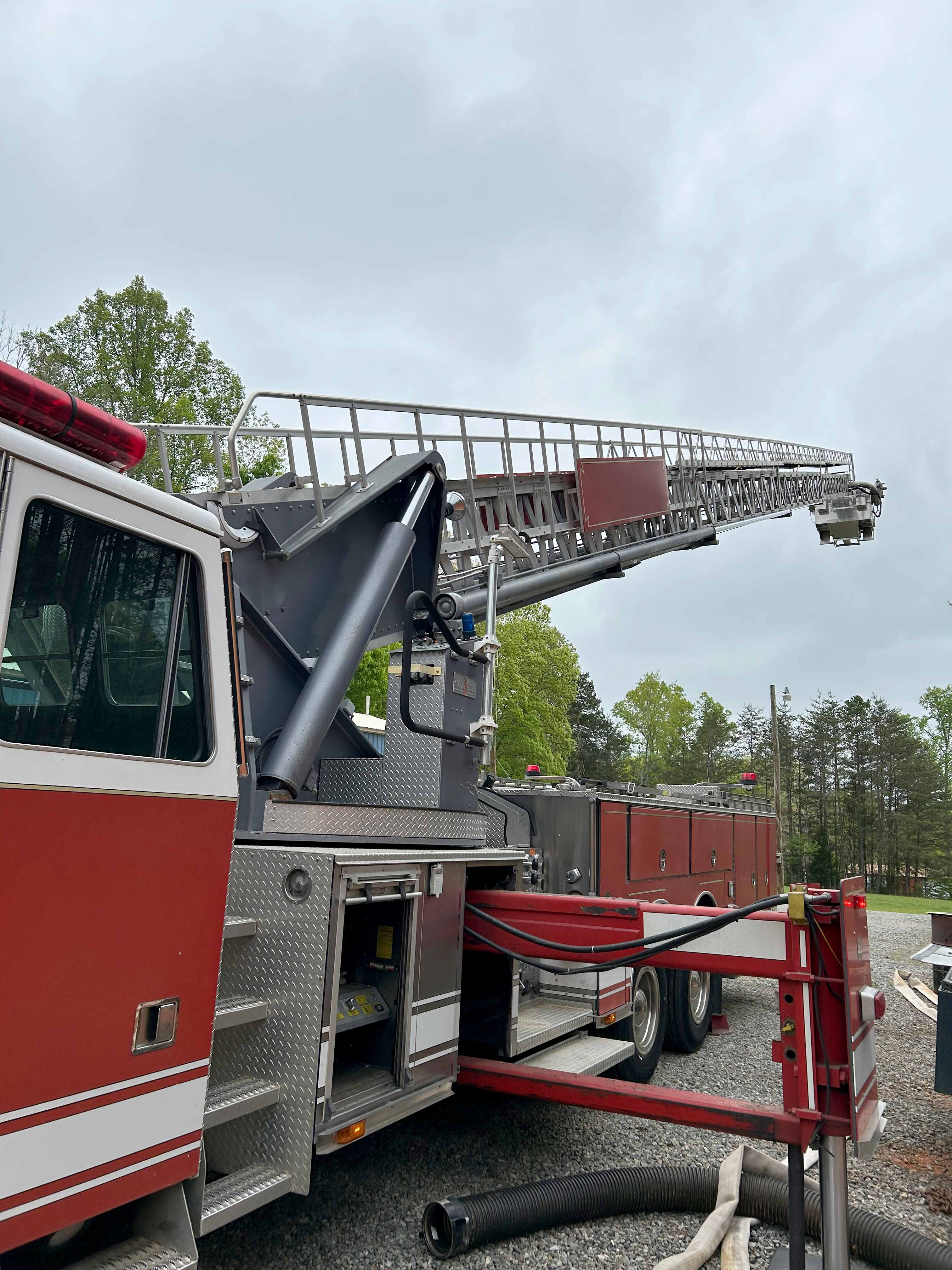 1999 Sutphen 95' Mid-Mount Platform | Firetrucks Unlimited