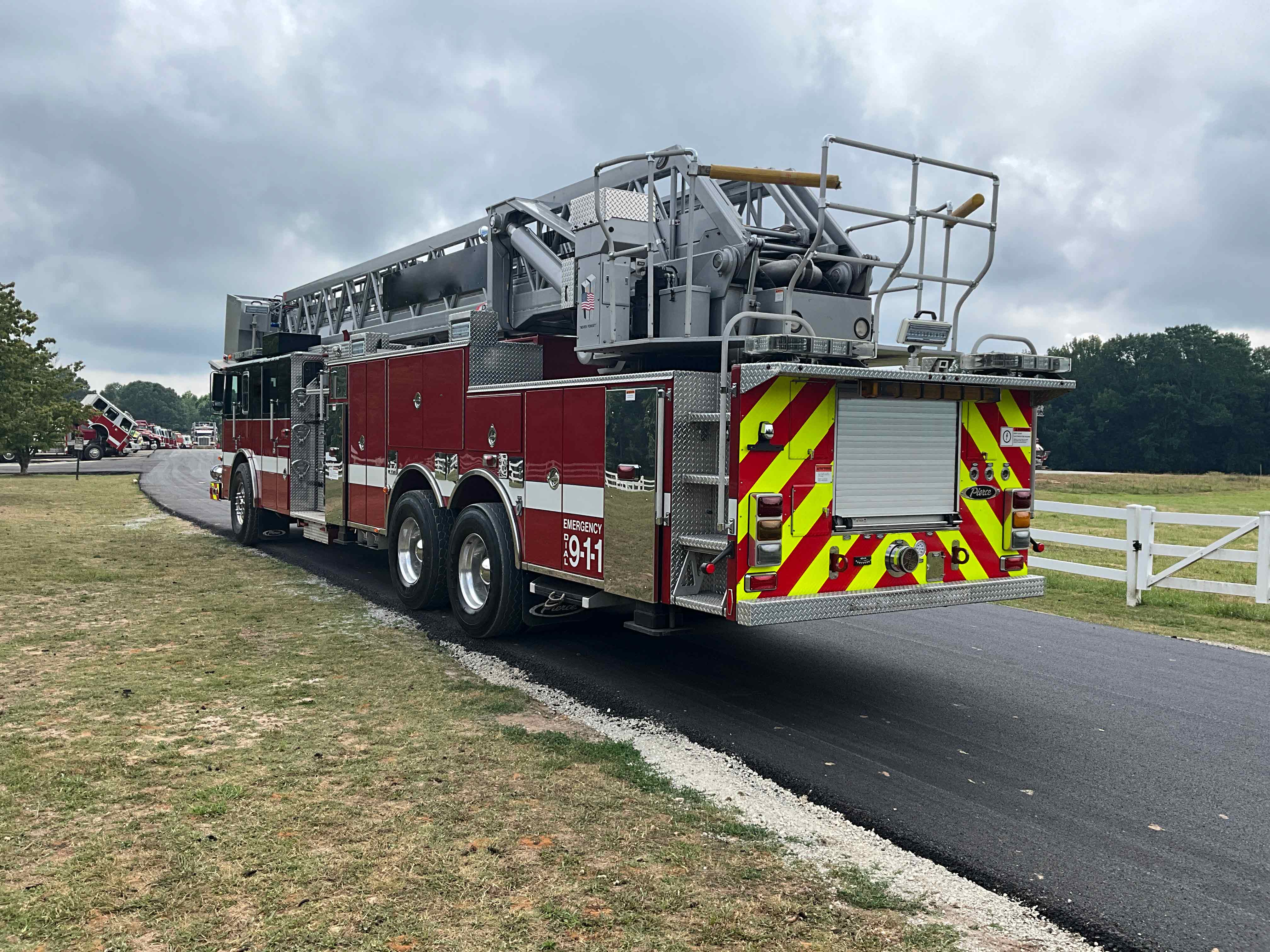 2006 Pierce Lance 100' Platform | Used Truck Details