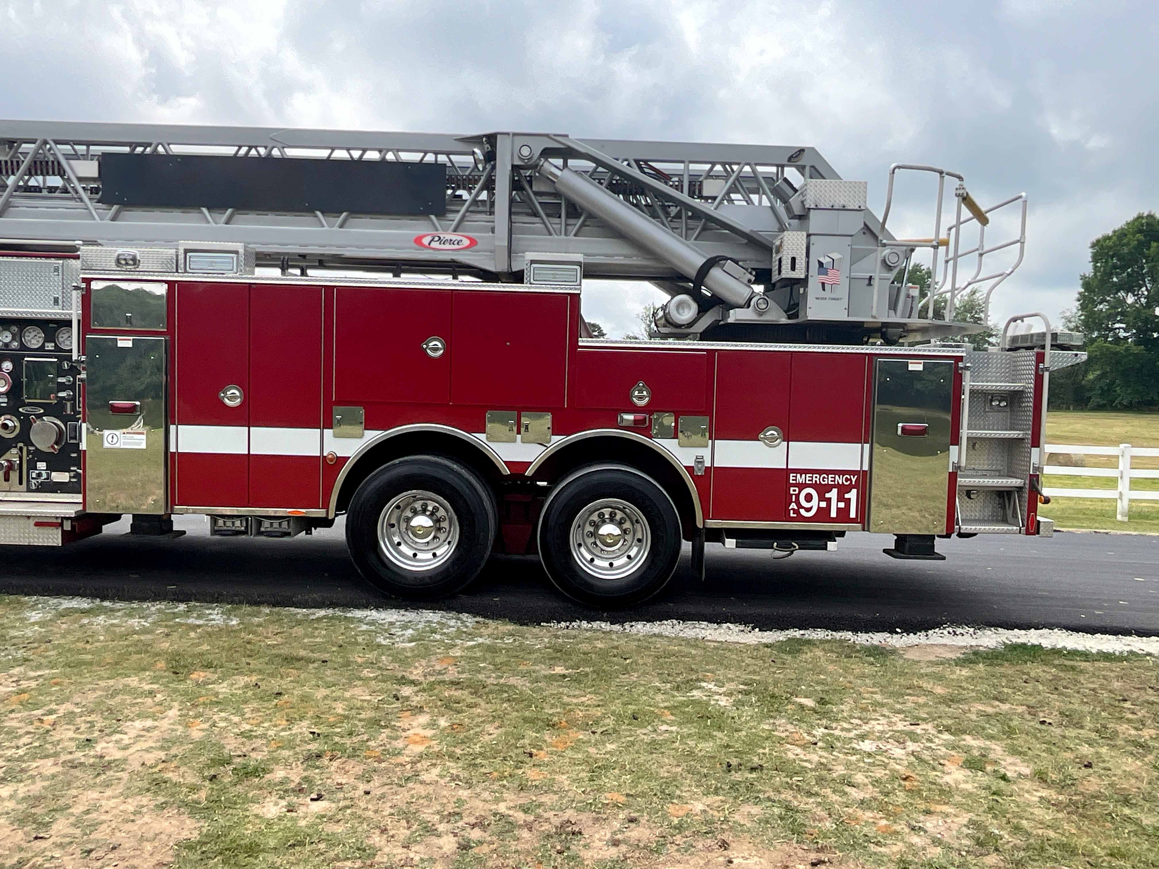 2006 Pierce Lance 100' Platform | Used Truck Details