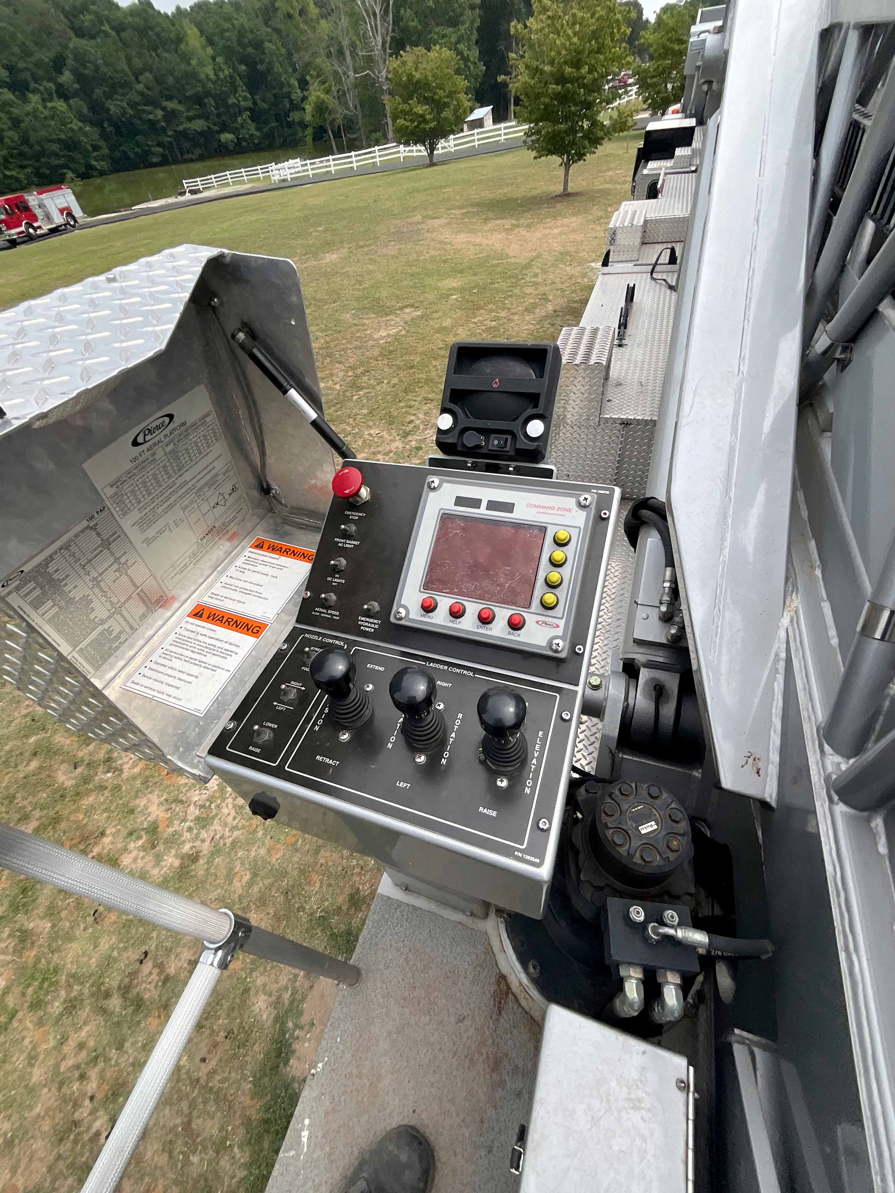 2006 Pierce Lance 100' Platform | Used Truck Details