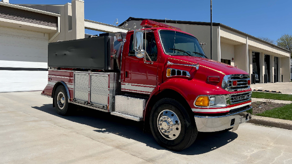 2002 US Tanker Sterling Commercial Elliptcal Tanker | Used Truck Details