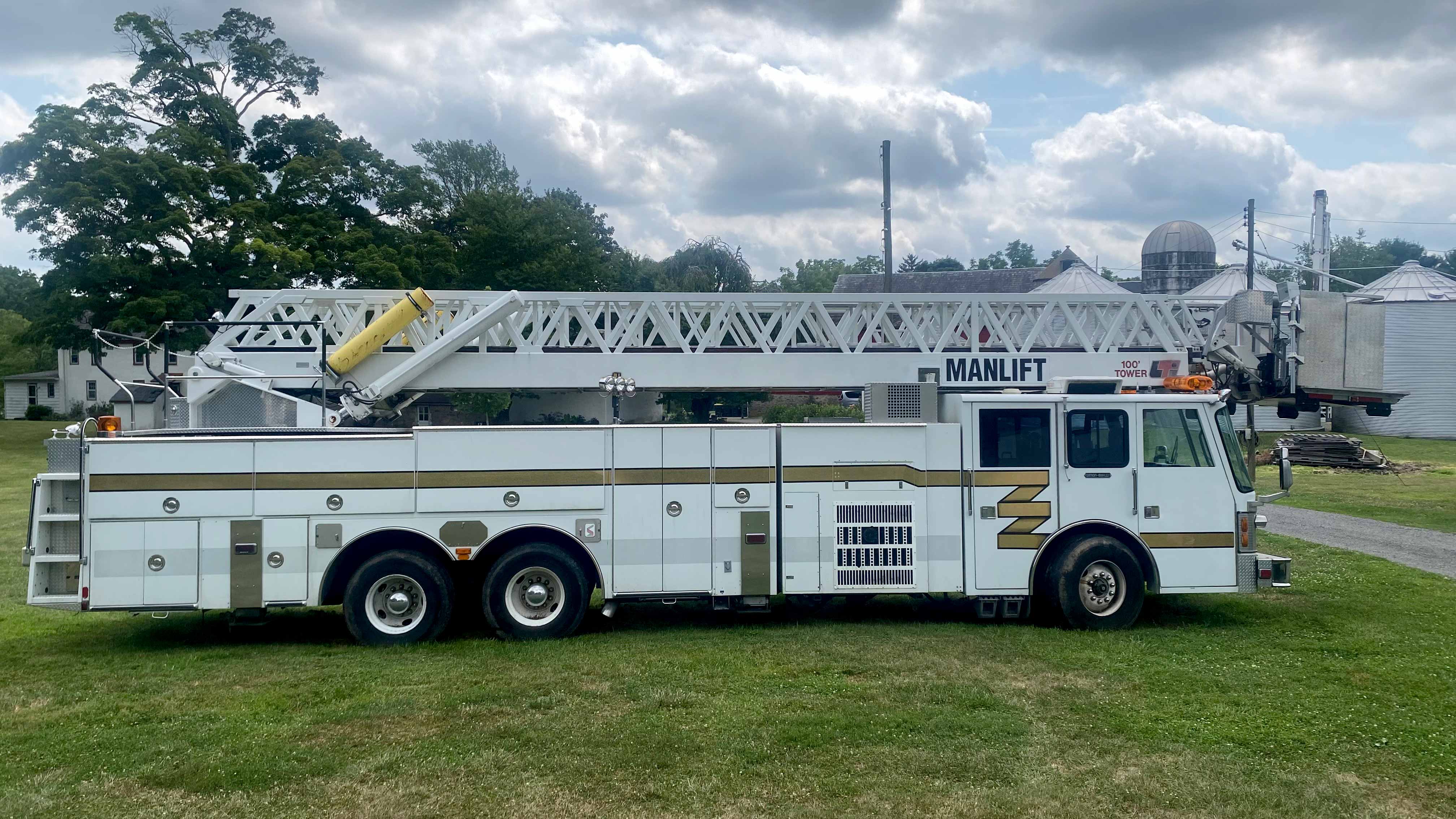 1993 Simon-Duplex LTI 100' Platform | Used Truck Details