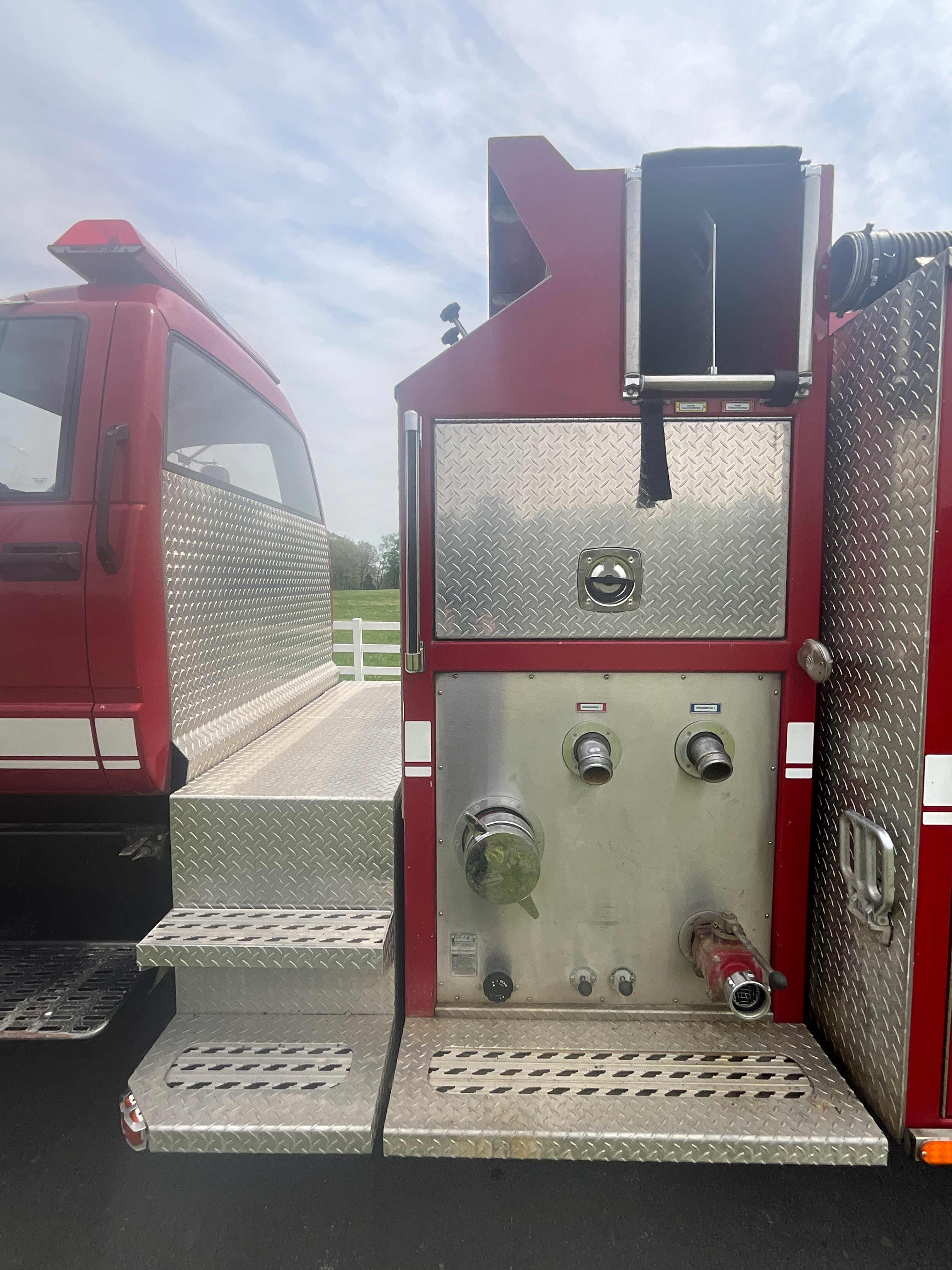 2000 Almonte GMC Commercial Pumper Tanker | Firetrucks Unlimited
