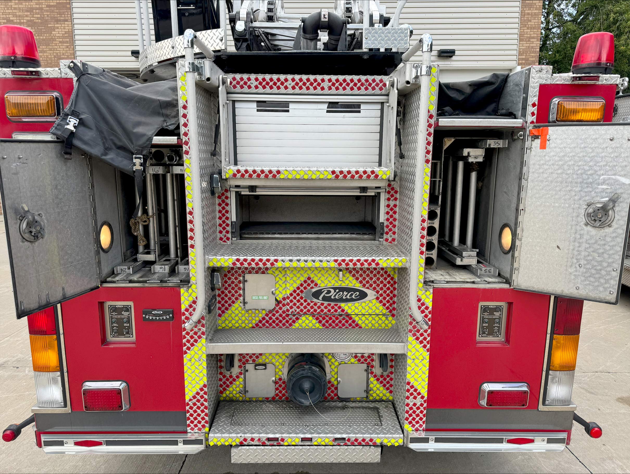 2007 Pierce Enforcer 75' Aerial | Used Truck Details