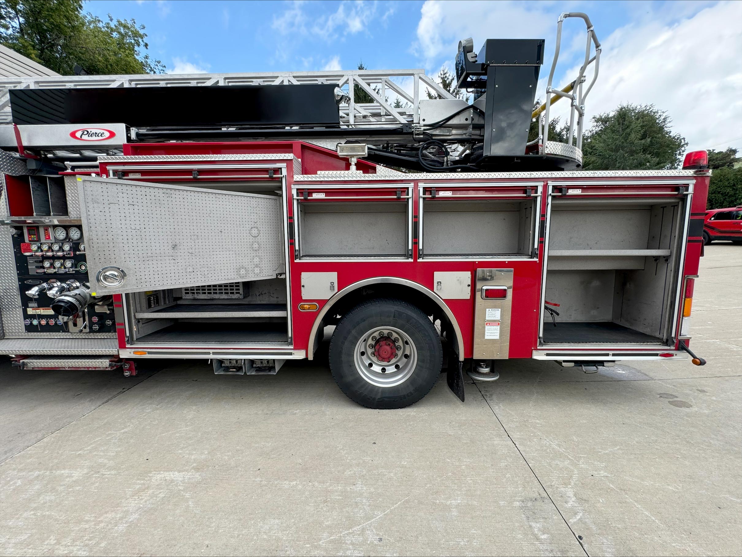 2007 Pierce Enforcer 75' Aerial | Used Truck Details