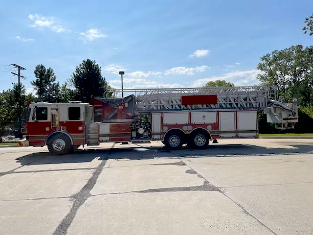 1997 Sutphen 100' Mid-Mount Tower | Used Truck Details