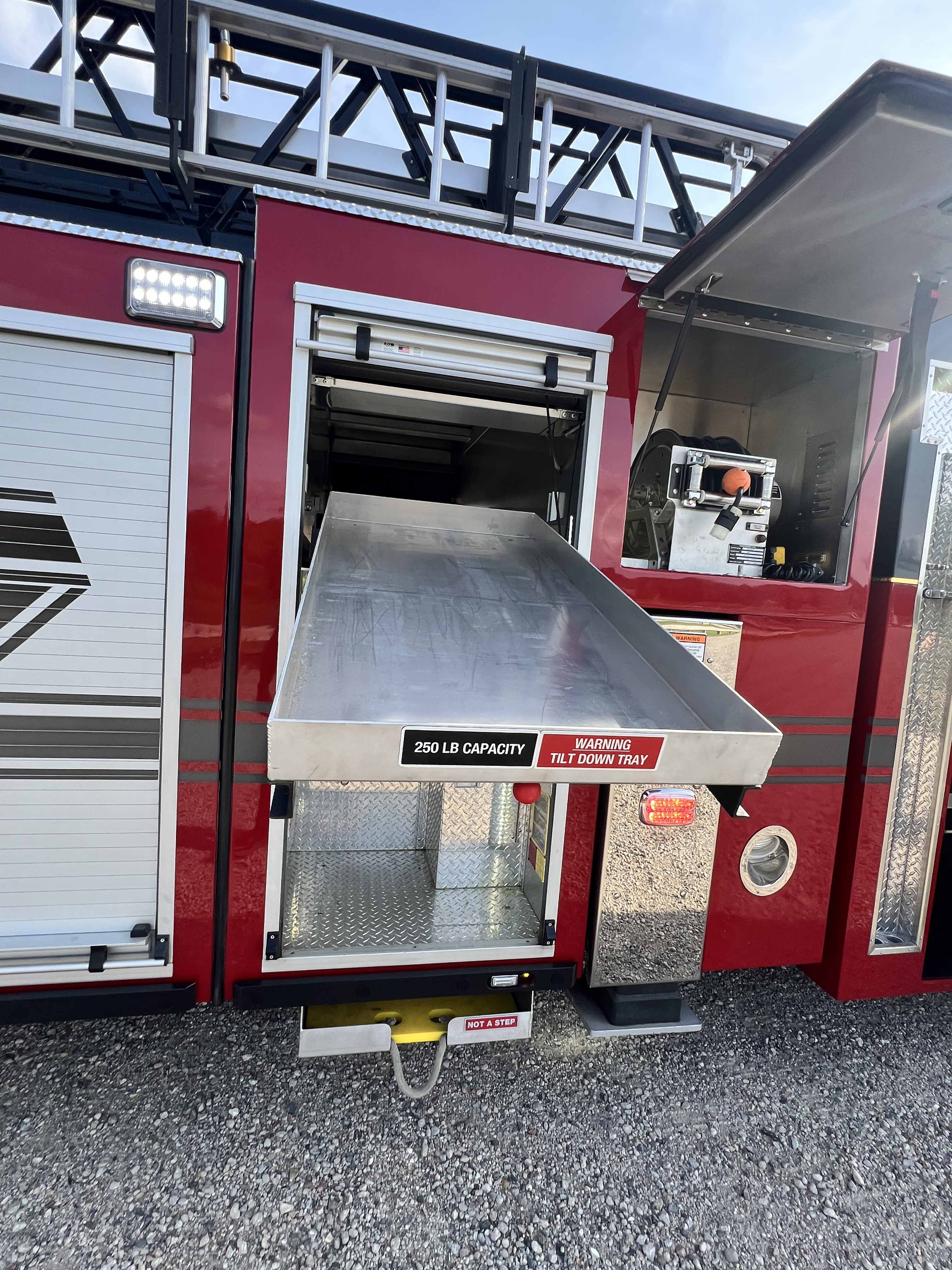 2015 Ferrara Igniter 100' Tower | Firetrucks Unlimited