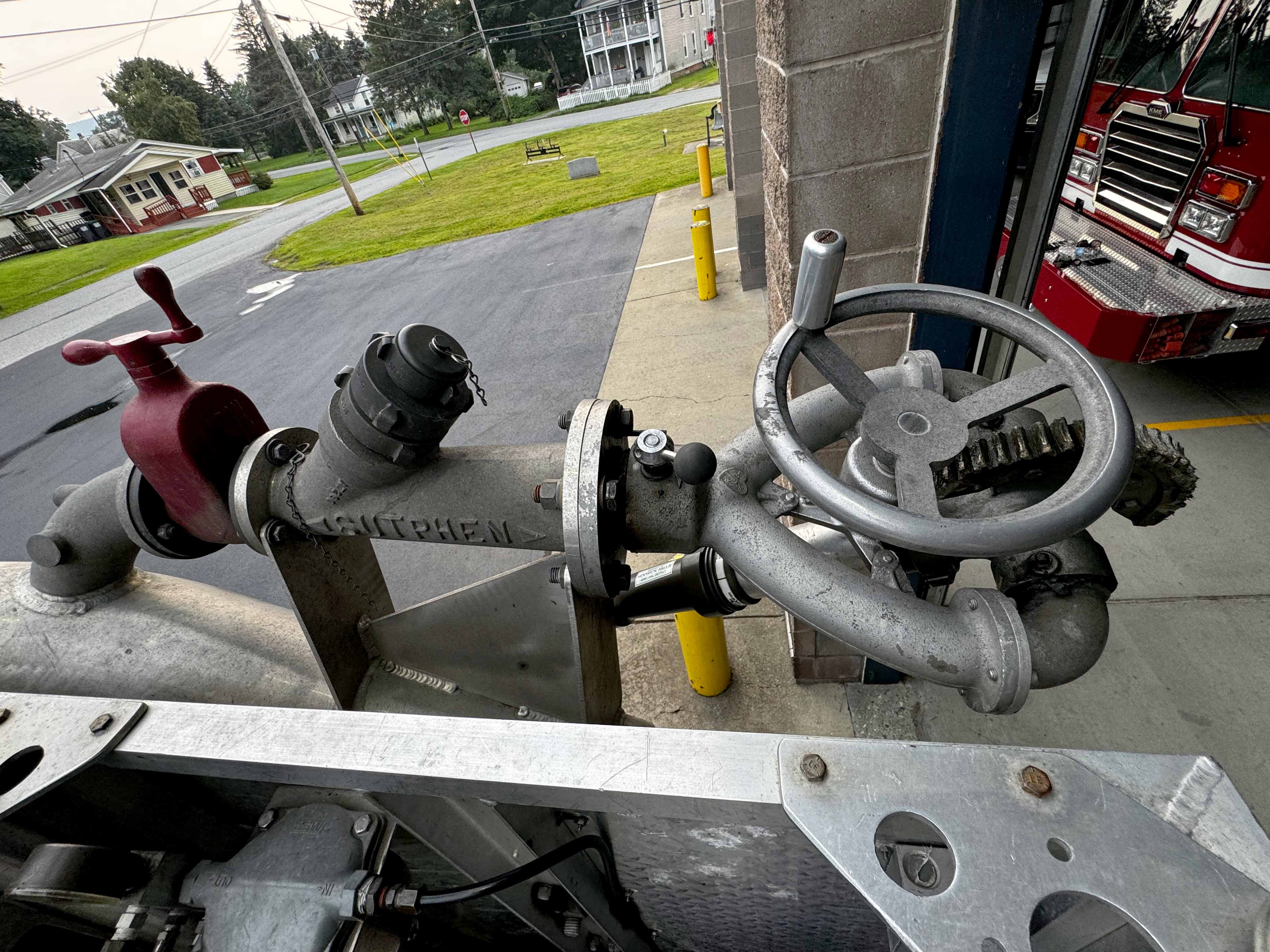 1995 Sutphen Mid-Mount 100' Platform | Used Truck Details