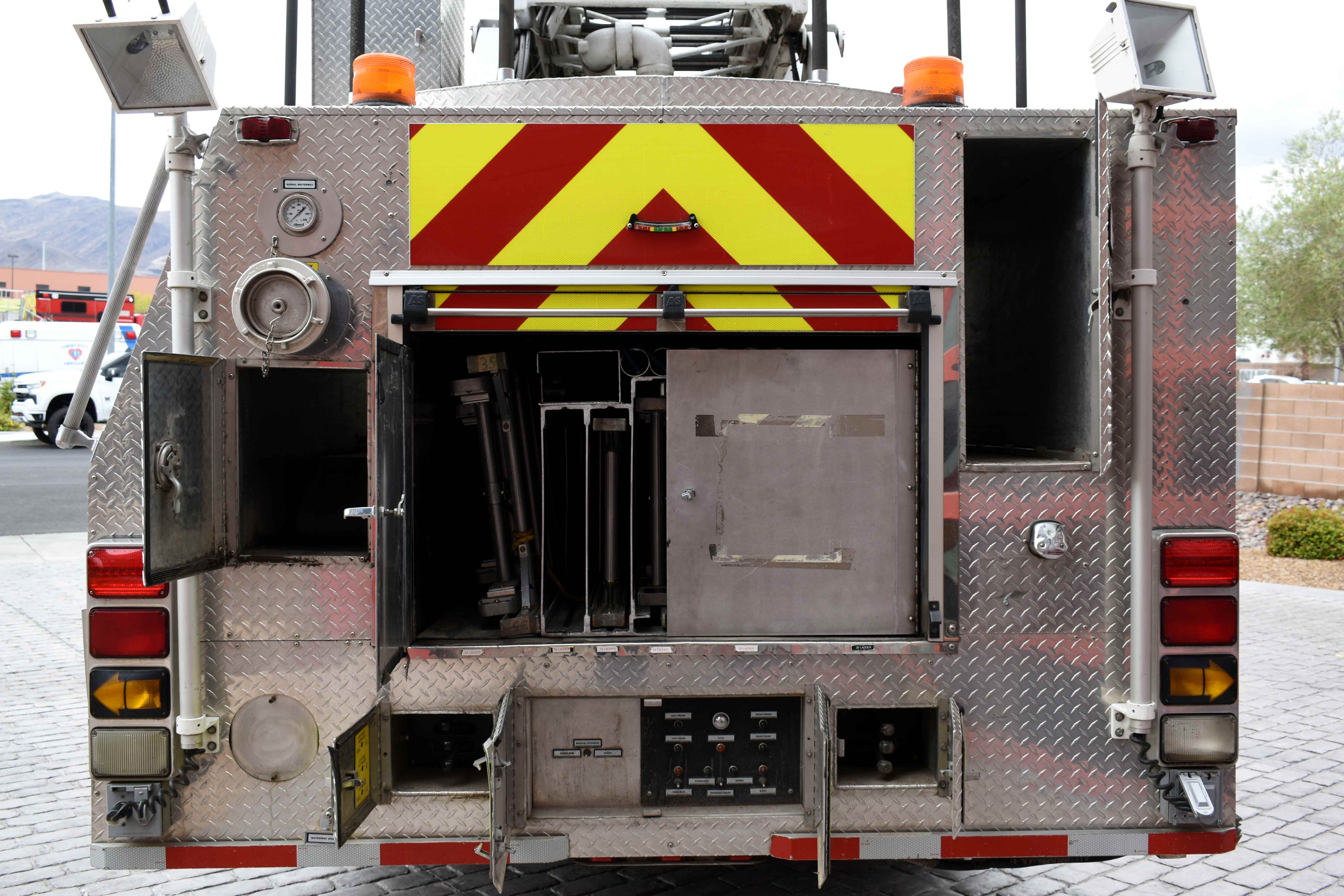 2001 Ferrara HME 75' Quint | Used Truck Details