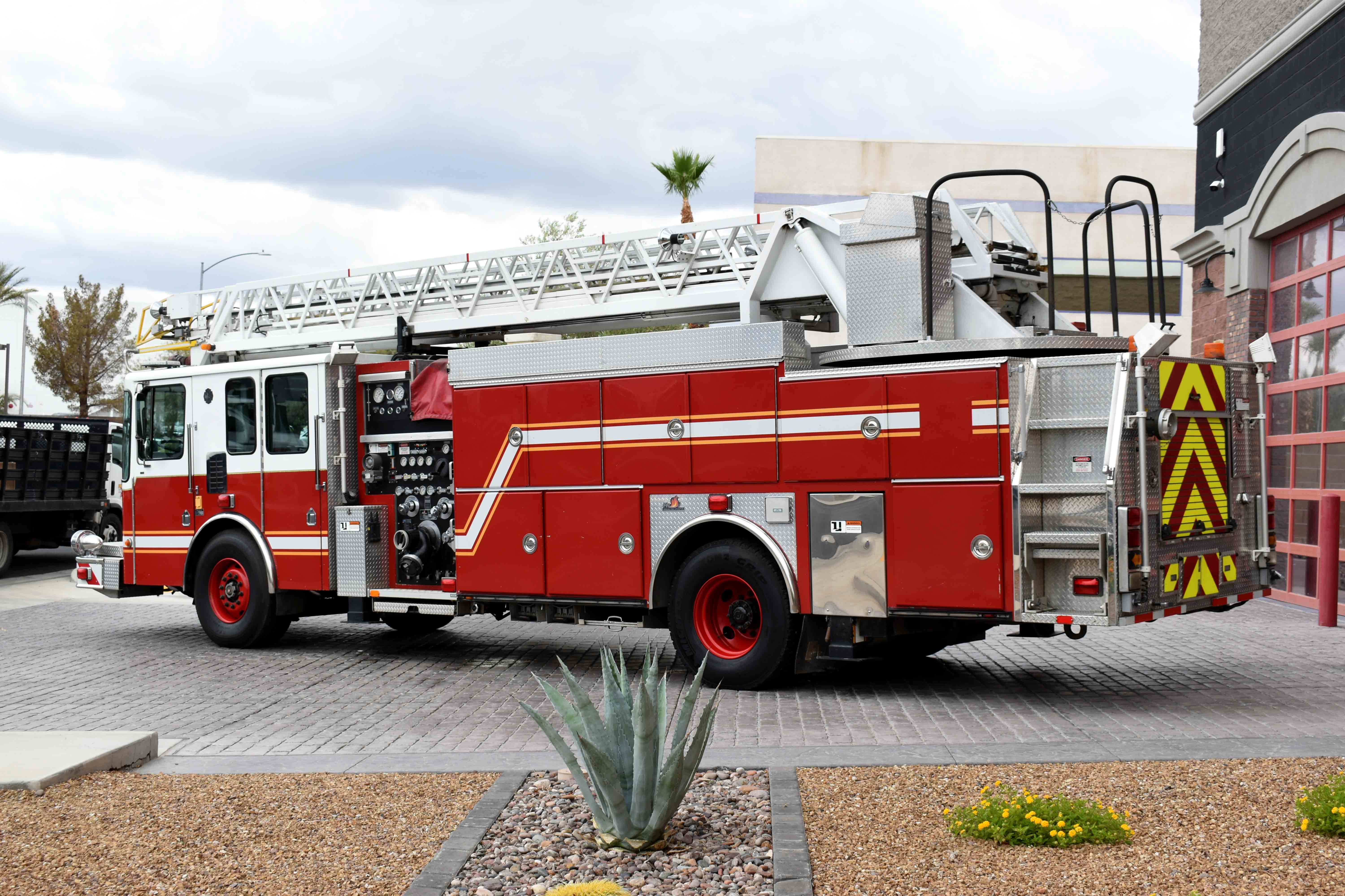 2001 Ferrara HME 75' Quint | Used Truck Details