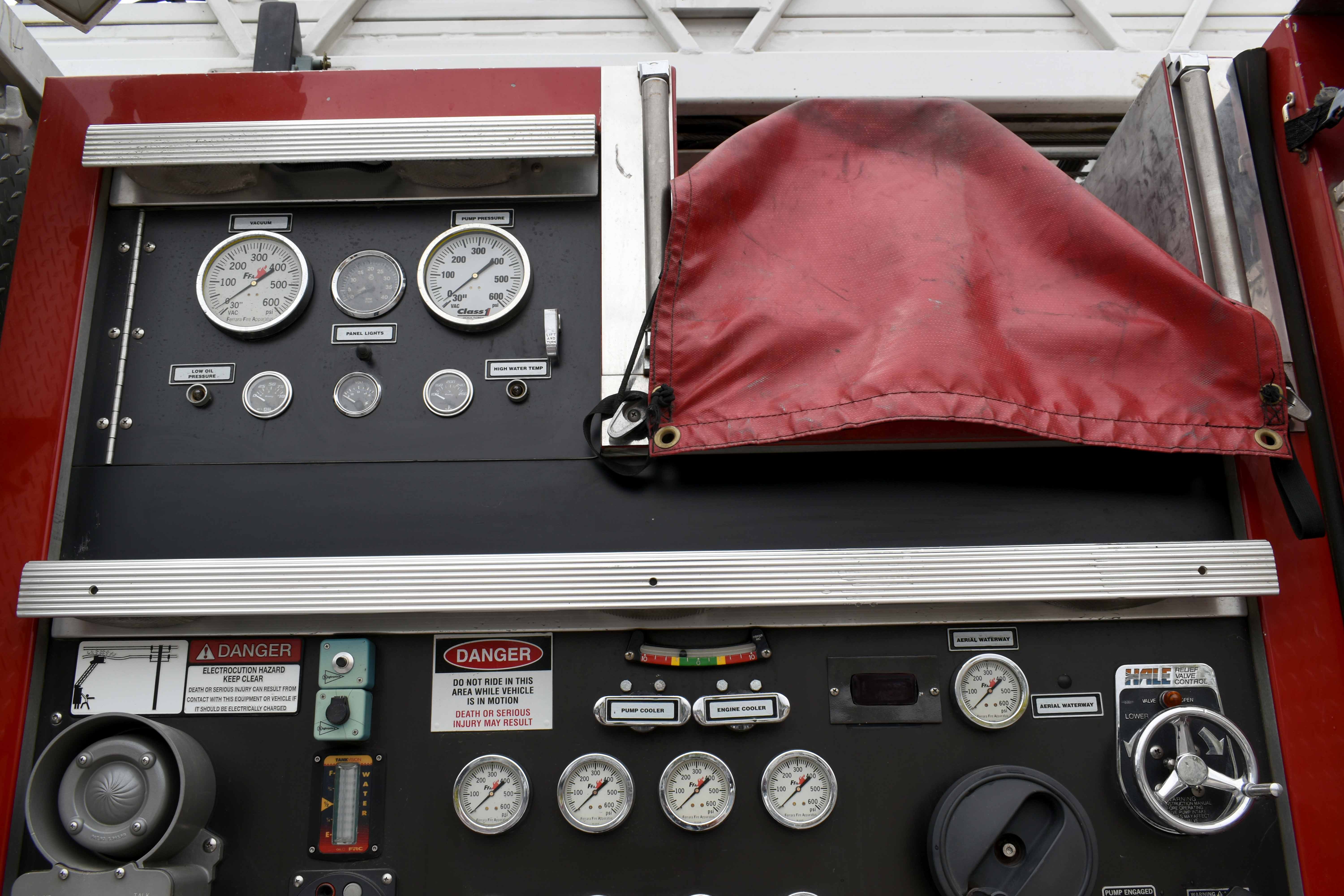 2001 Ferrara HME 75' Quint | Used Truck Details