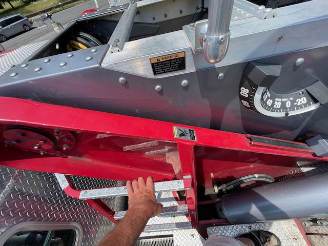 1998 Sutphen 100' Mid-Mount Platform | Firetrucks Unlimited