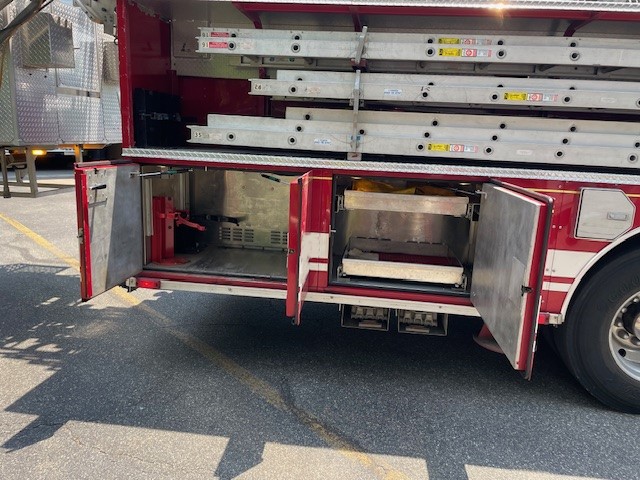 1998 Sutphen 100' Mid-Mount Platform | Firetrucks Unlimited