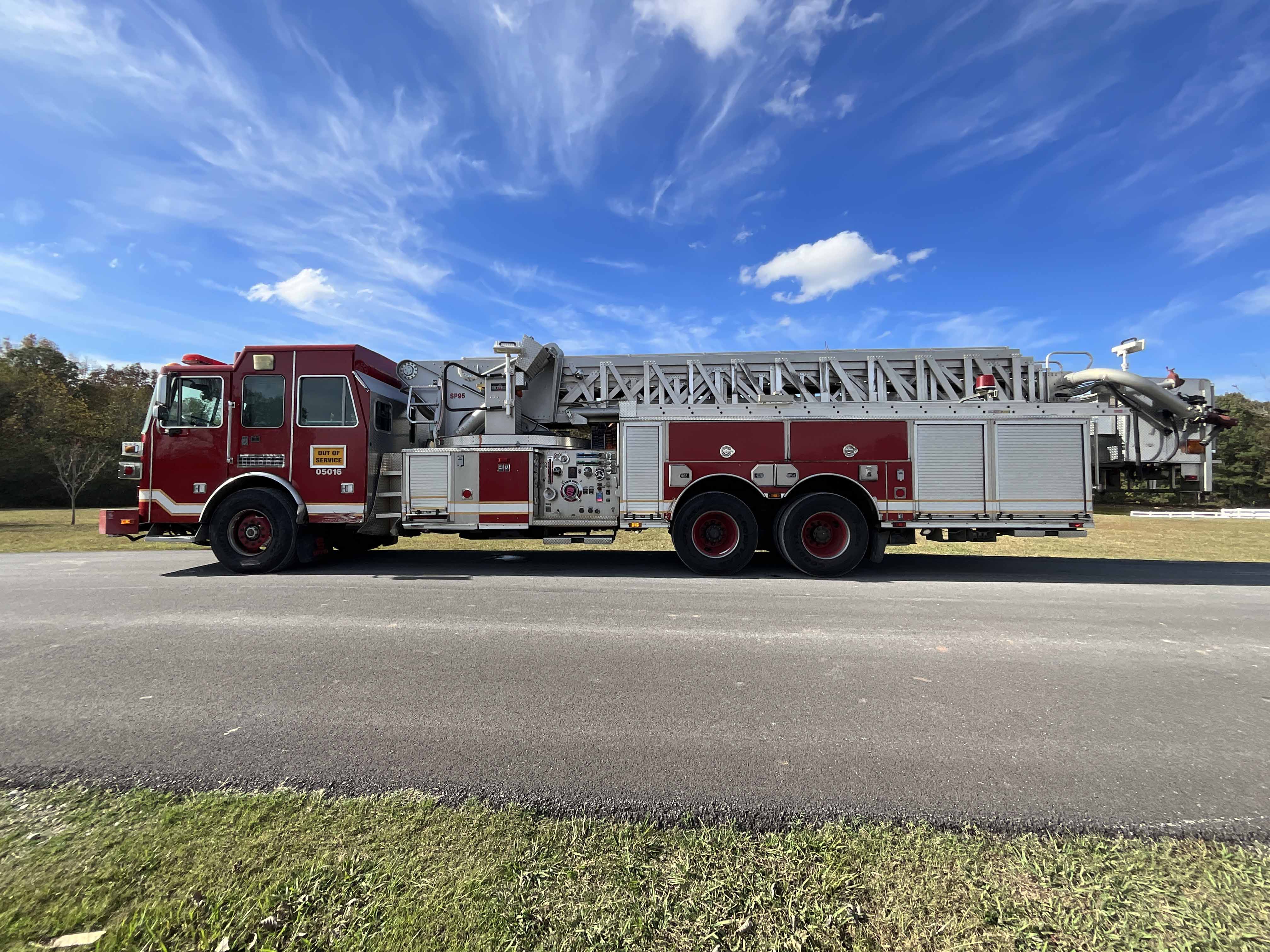 2005 Sutphen 95' Mid-Mount Platform | Firetrucks Unlimited
