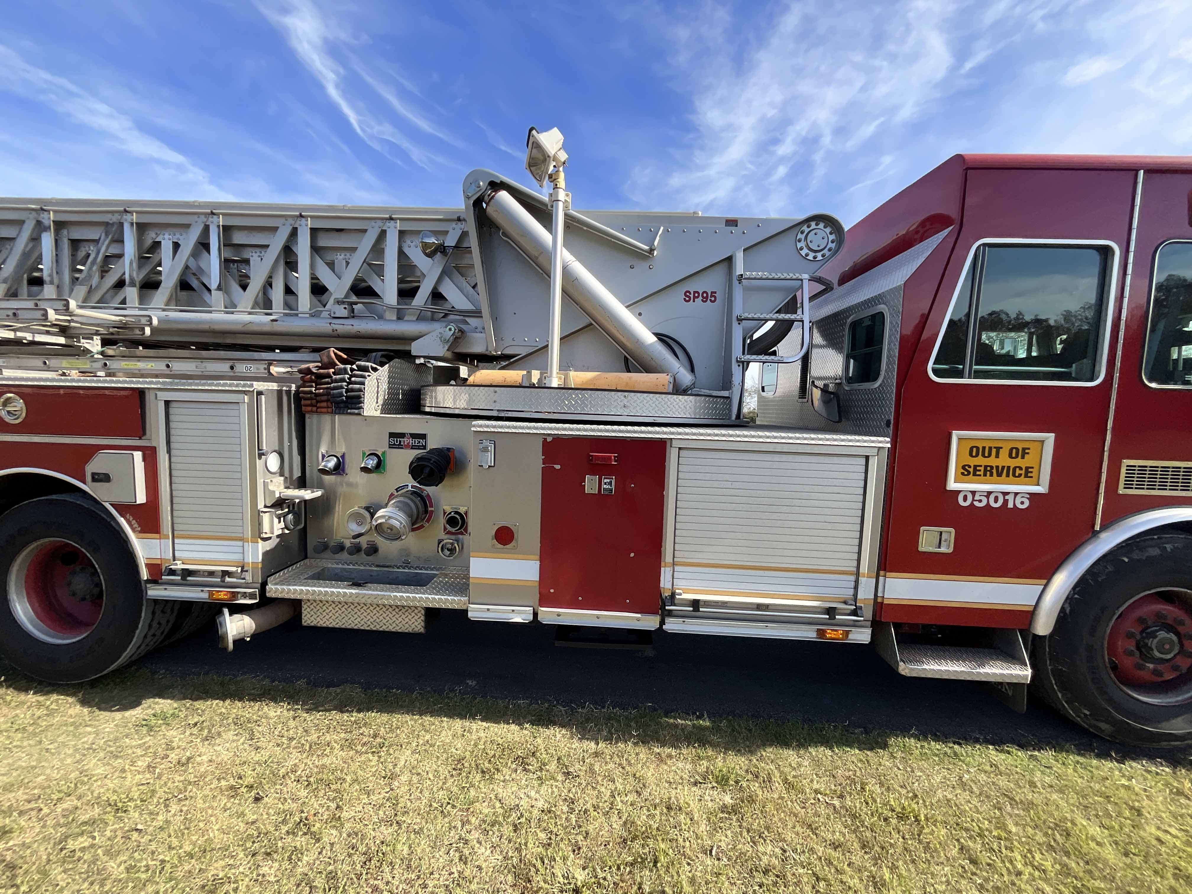 2005 Sutphen 95' Mid-Mount Platform | Used Truck Details