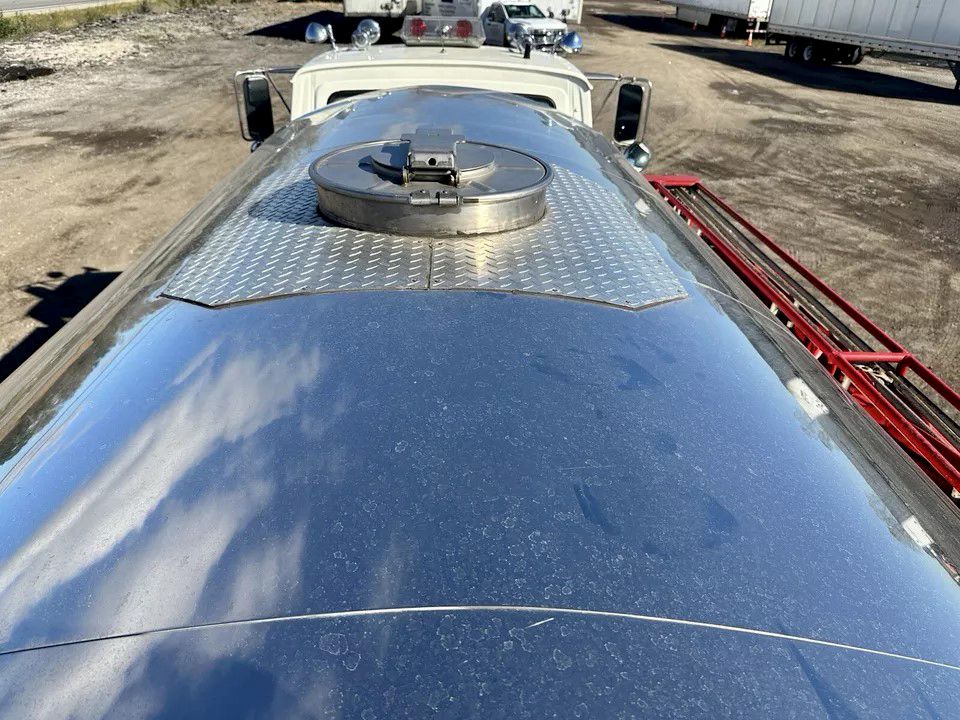 1984 4 Guys Ford Commercial Elliptical Tanker | Firetrucks Unlimited