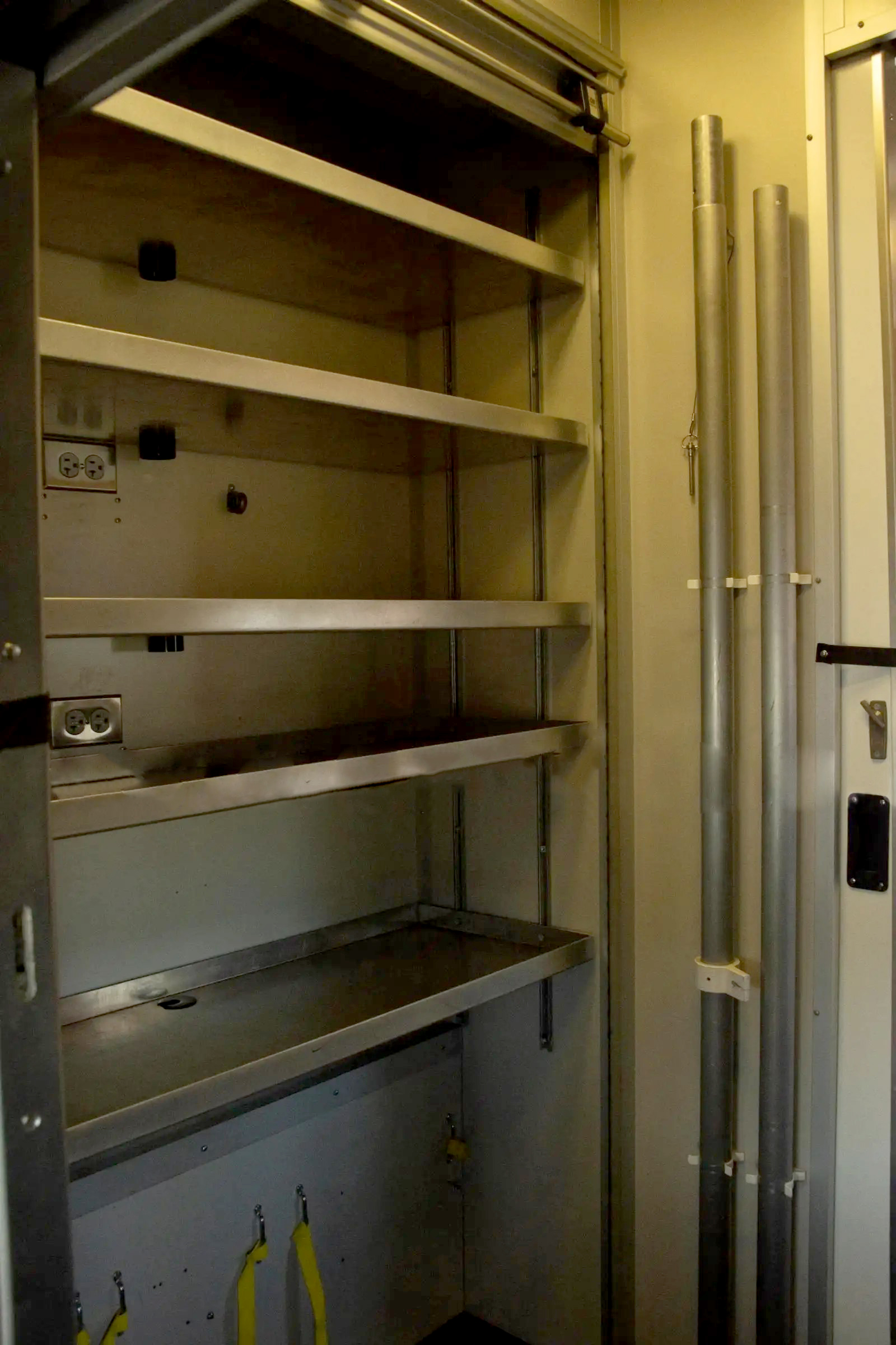 2005 Pierce Enforcer Walk-In Command Unit | Used Truck Details