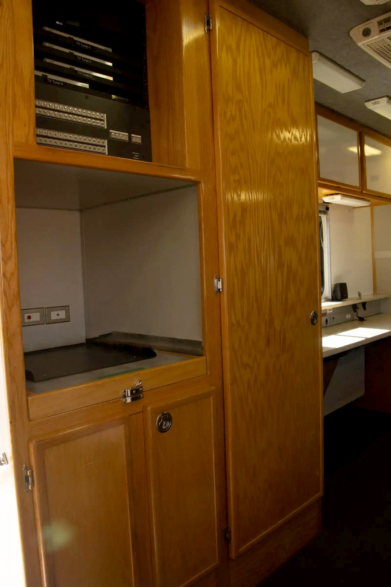 2005 Pierce Enforcer Walk-In Command Unit | Used Truck Details