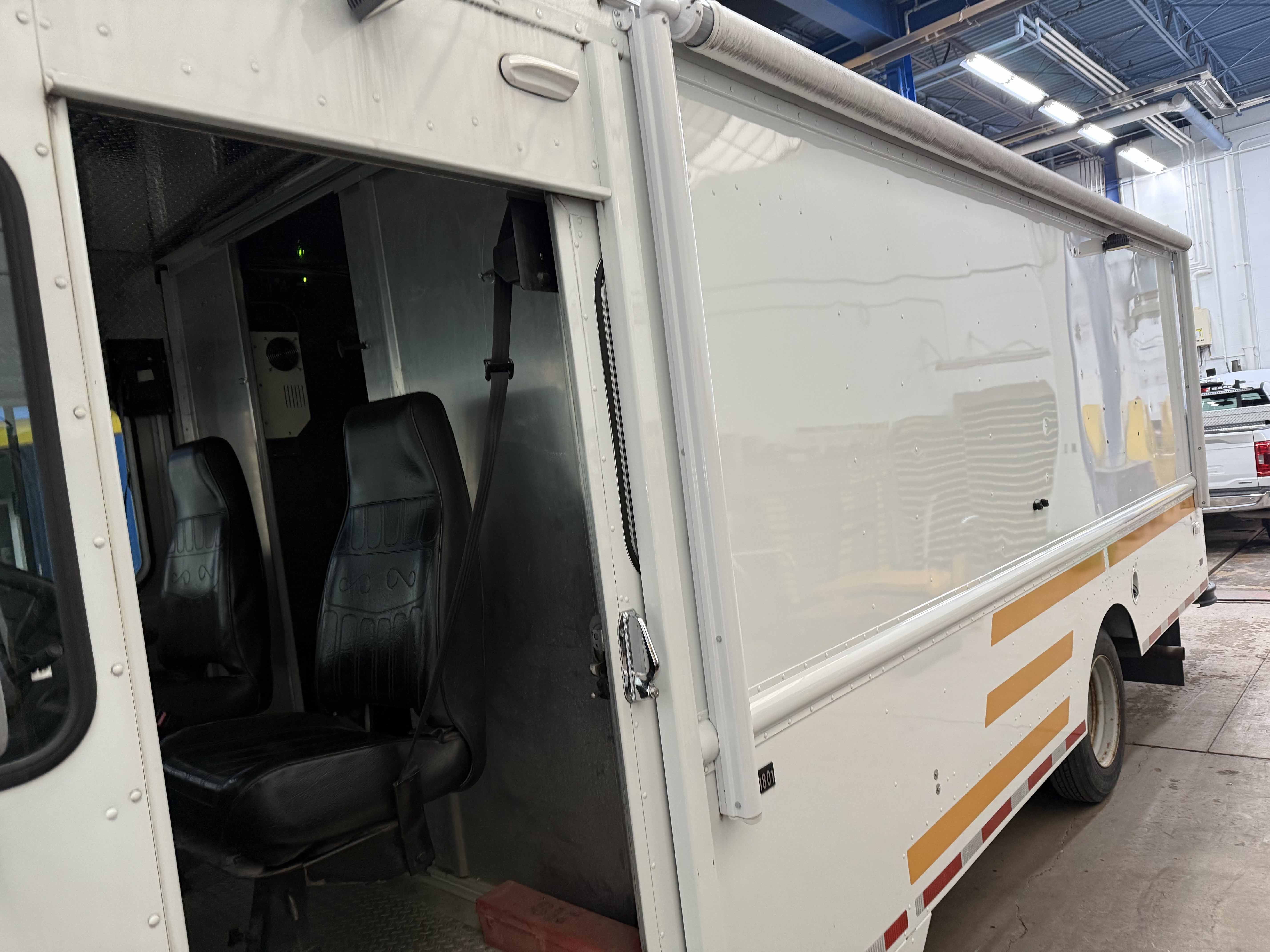 2002 GM Workhorse Command Unit | Used Truck Details