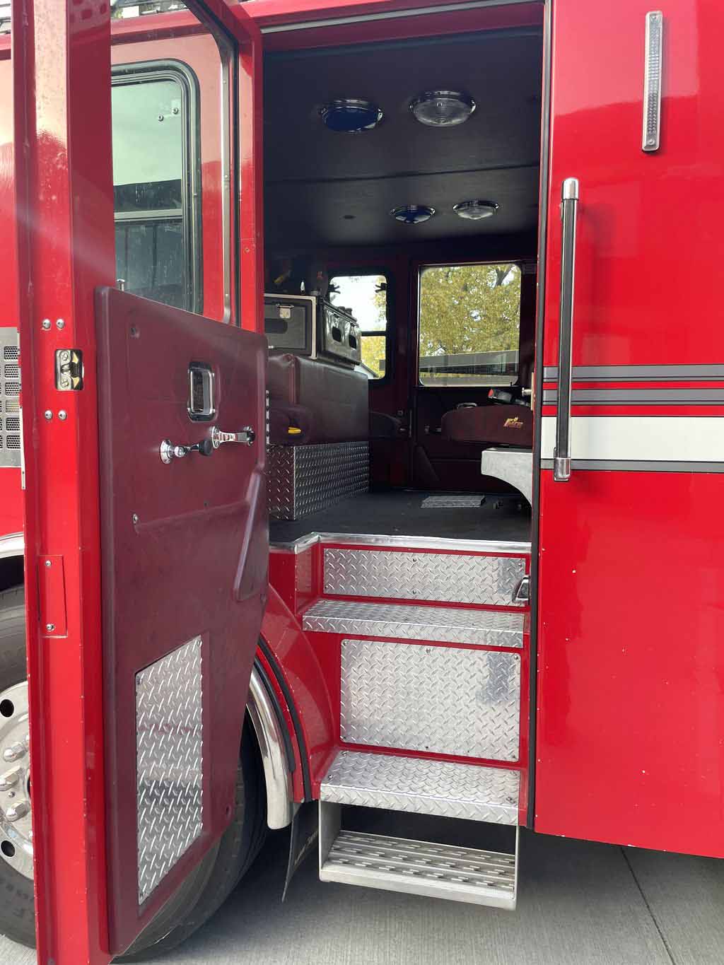 1999 General HME 75' Aerial | Firetrucks Unlimited