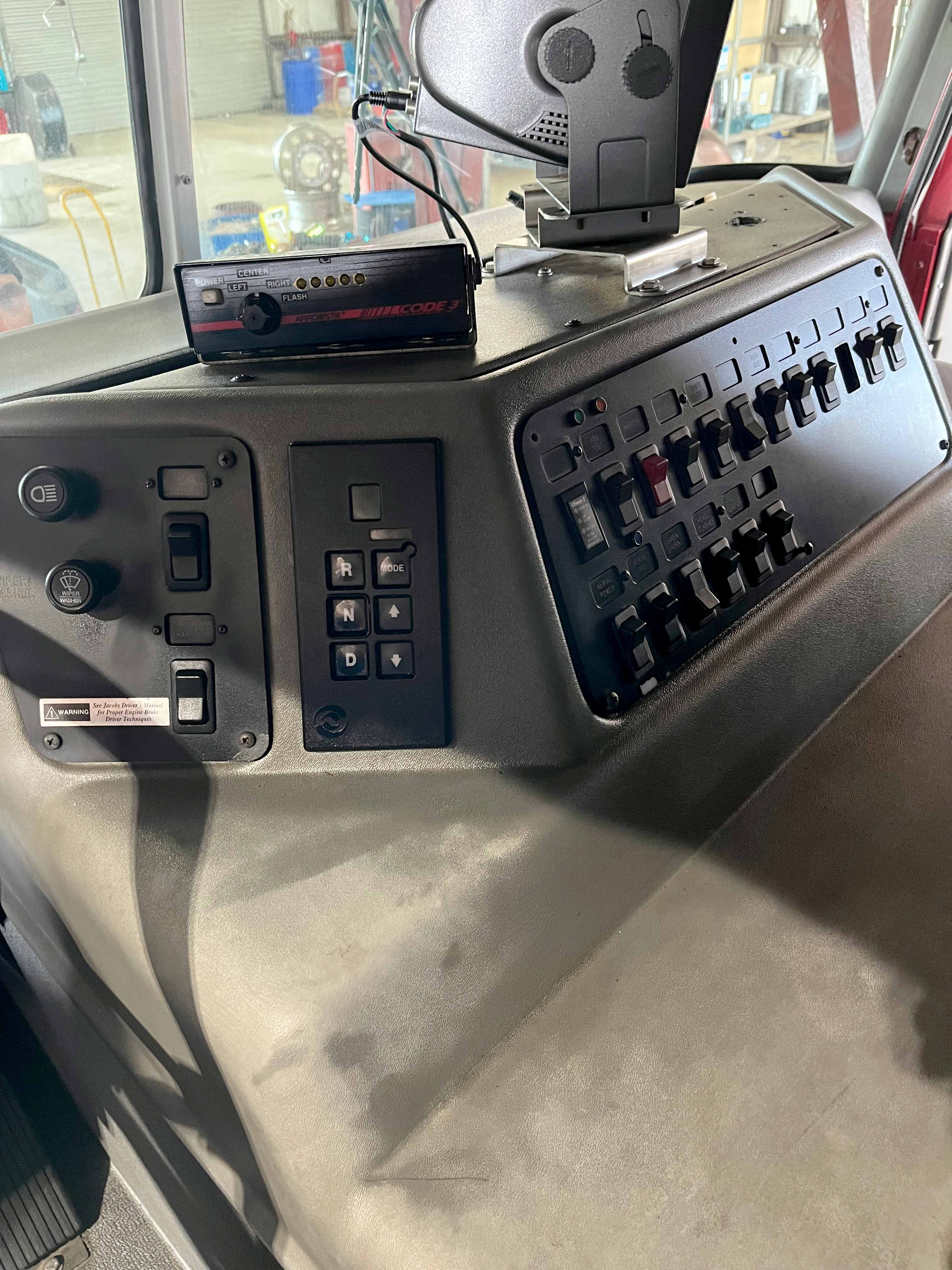 1998 Spartan 95' Mid-Mount Platform | Used Truck Details