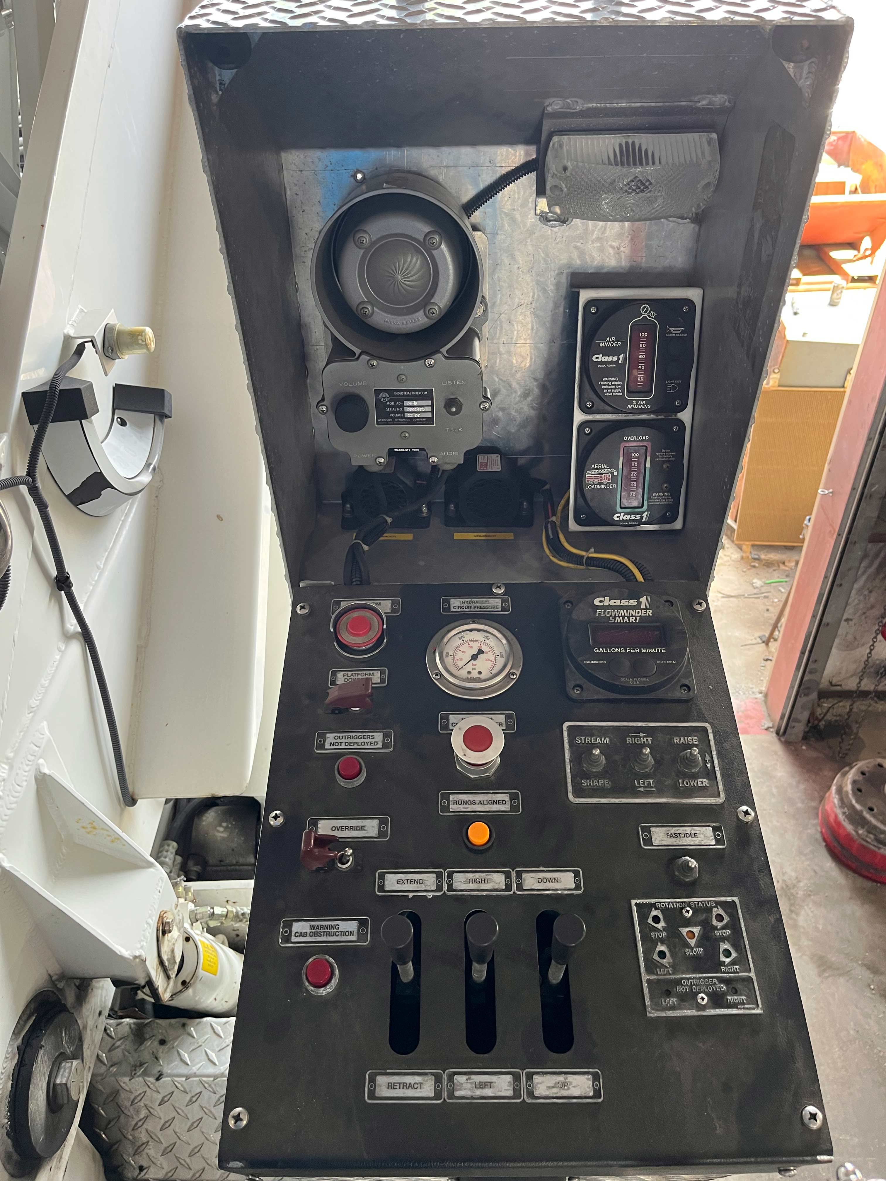 1998 Spartan 95' Mid-Mount Platform | Used Truck Details