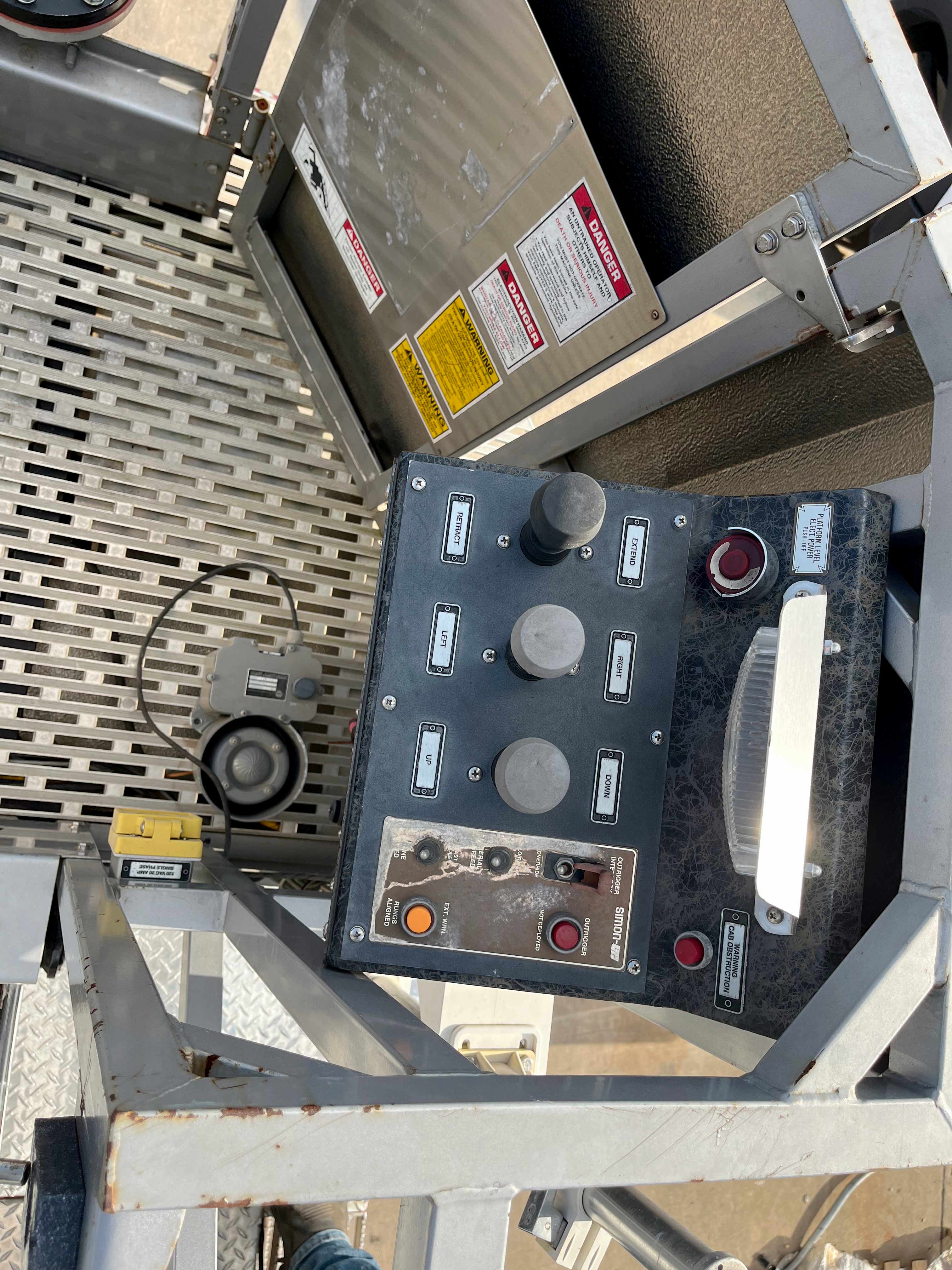 1998 Spartan 95' Mid-Mount Platform | Firetrucks Unlimited