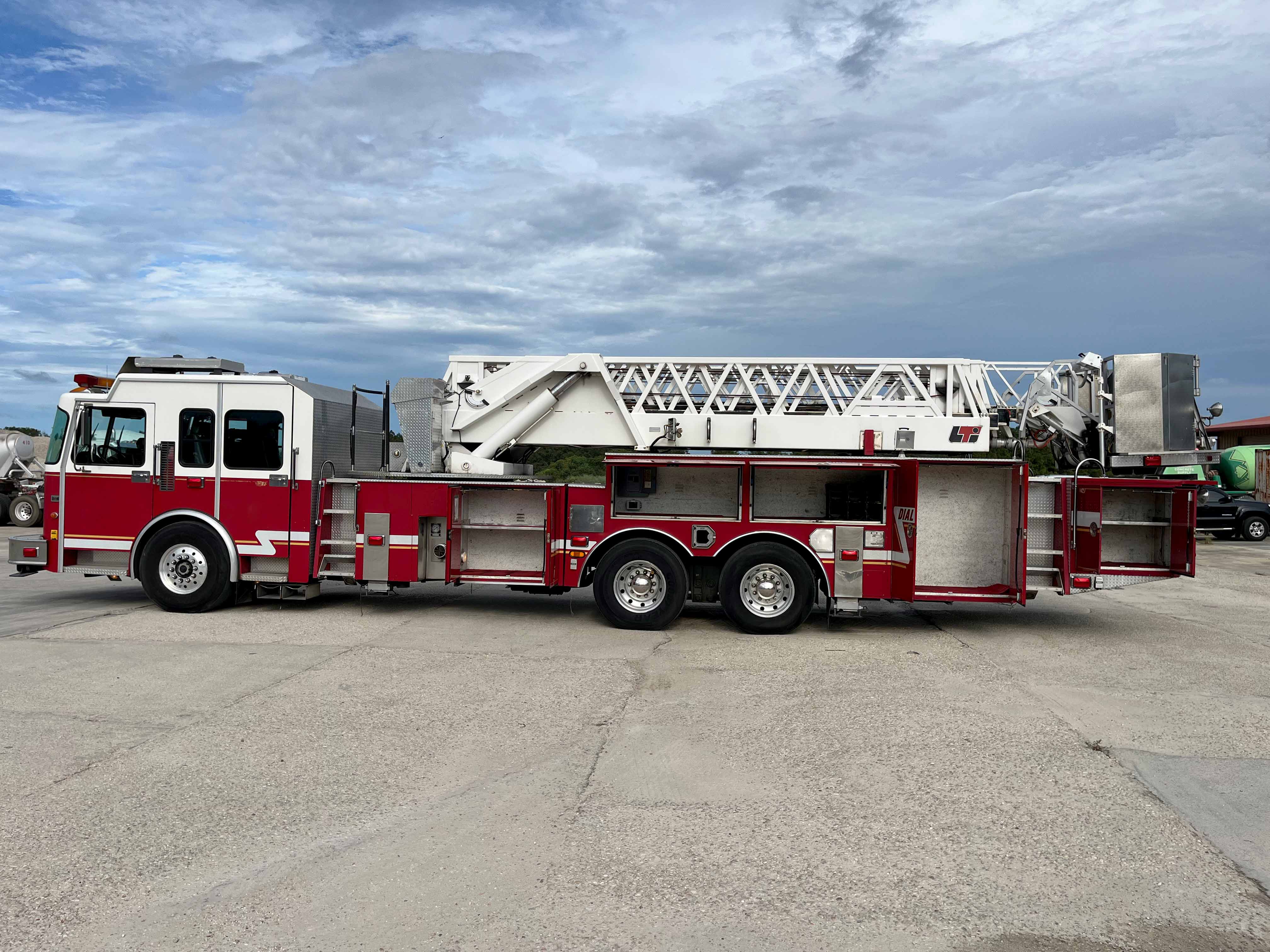 1998 Spartan 95' Mid-Mount Platform | Firetrucks Unlimited