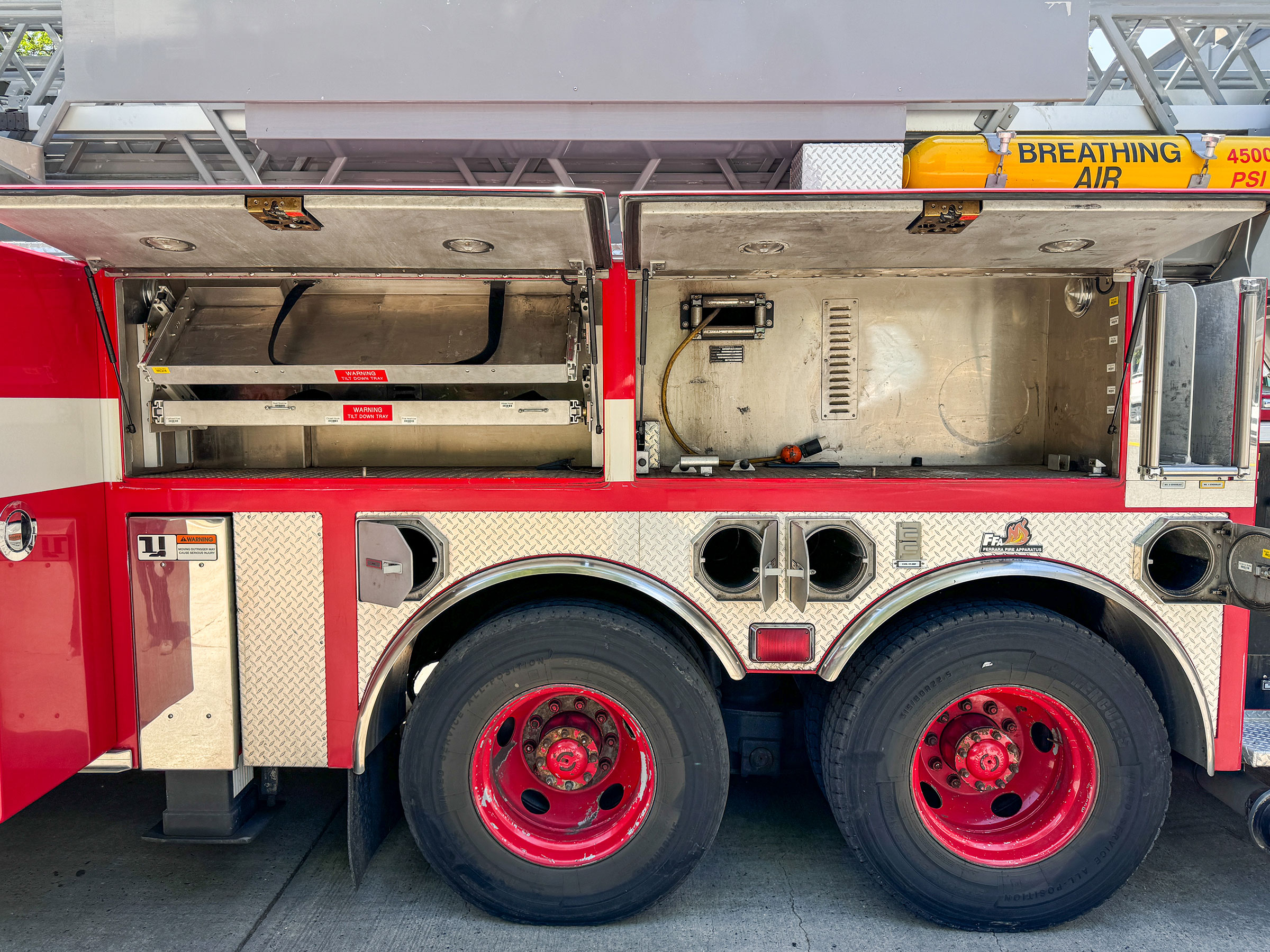 2005 Ferrara 100' Mid-Mount Platform | Used Truck Details