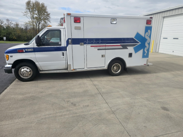 1999 Marque Ford E-350 Ambulance | Used Truck Details