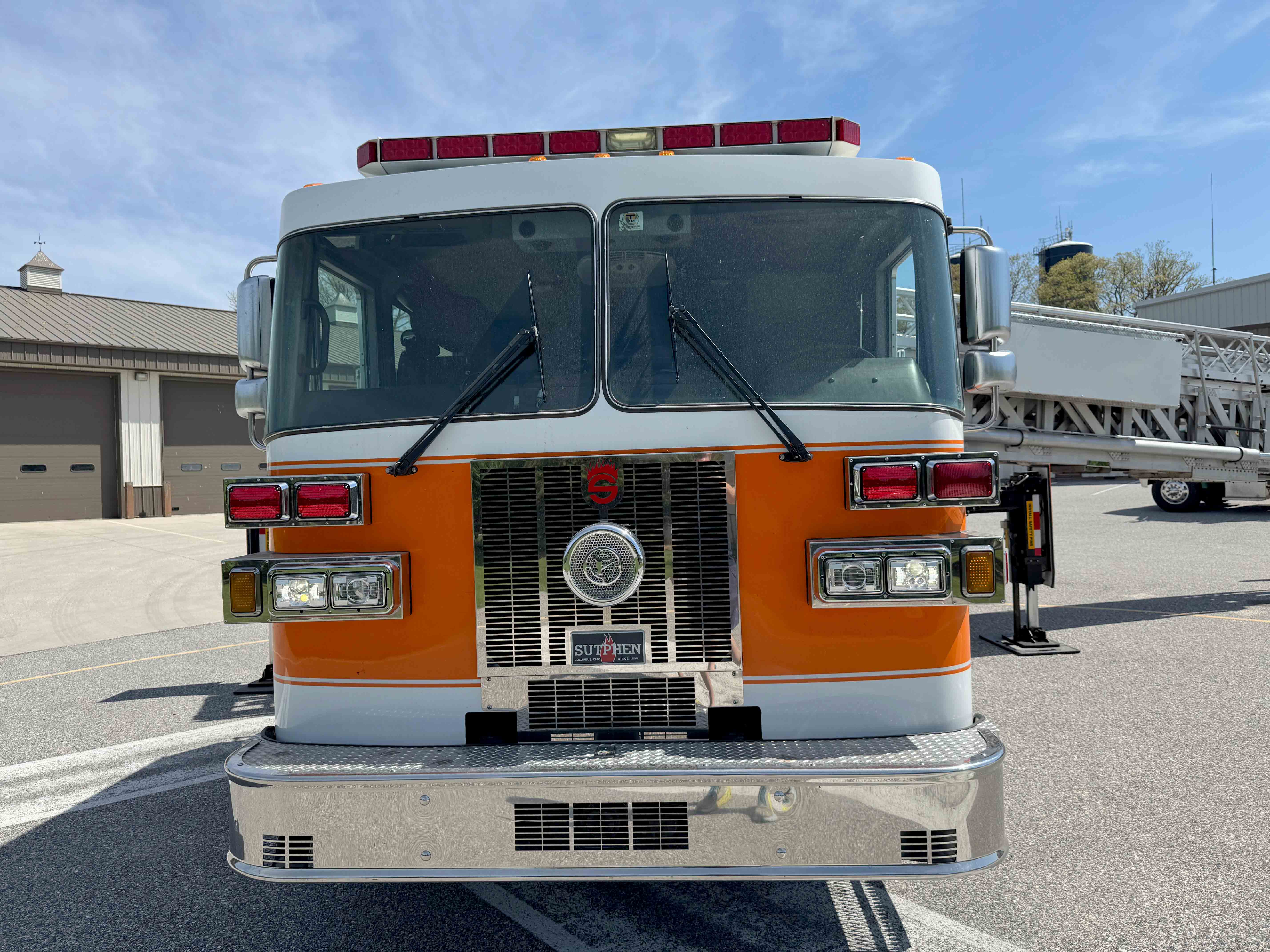 2005 Sutphen Mid-Mount 100' Platform | Used Truck Details