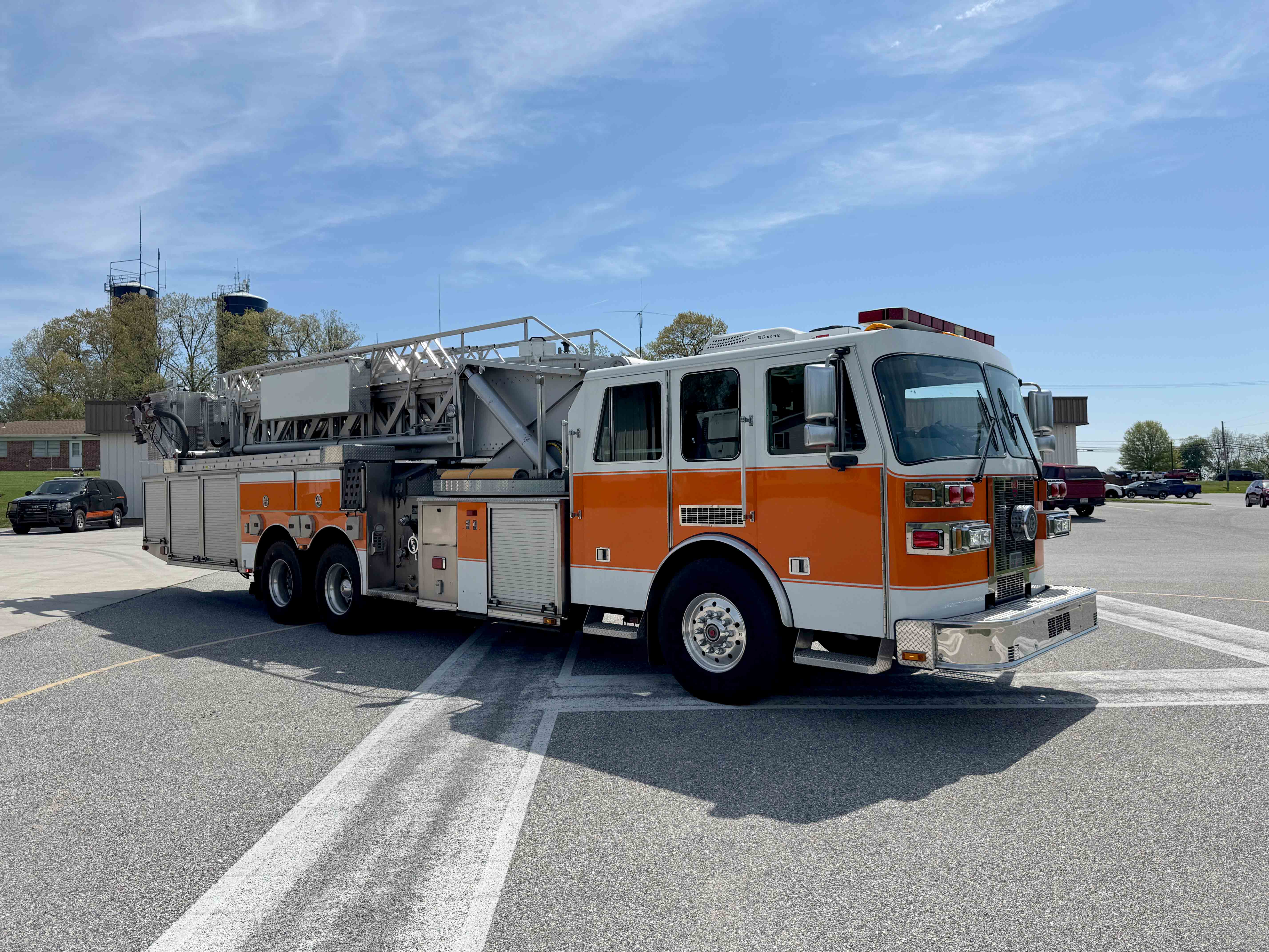 2005 Sutphen Mid-Mount 100' Platform | Used Truck Details