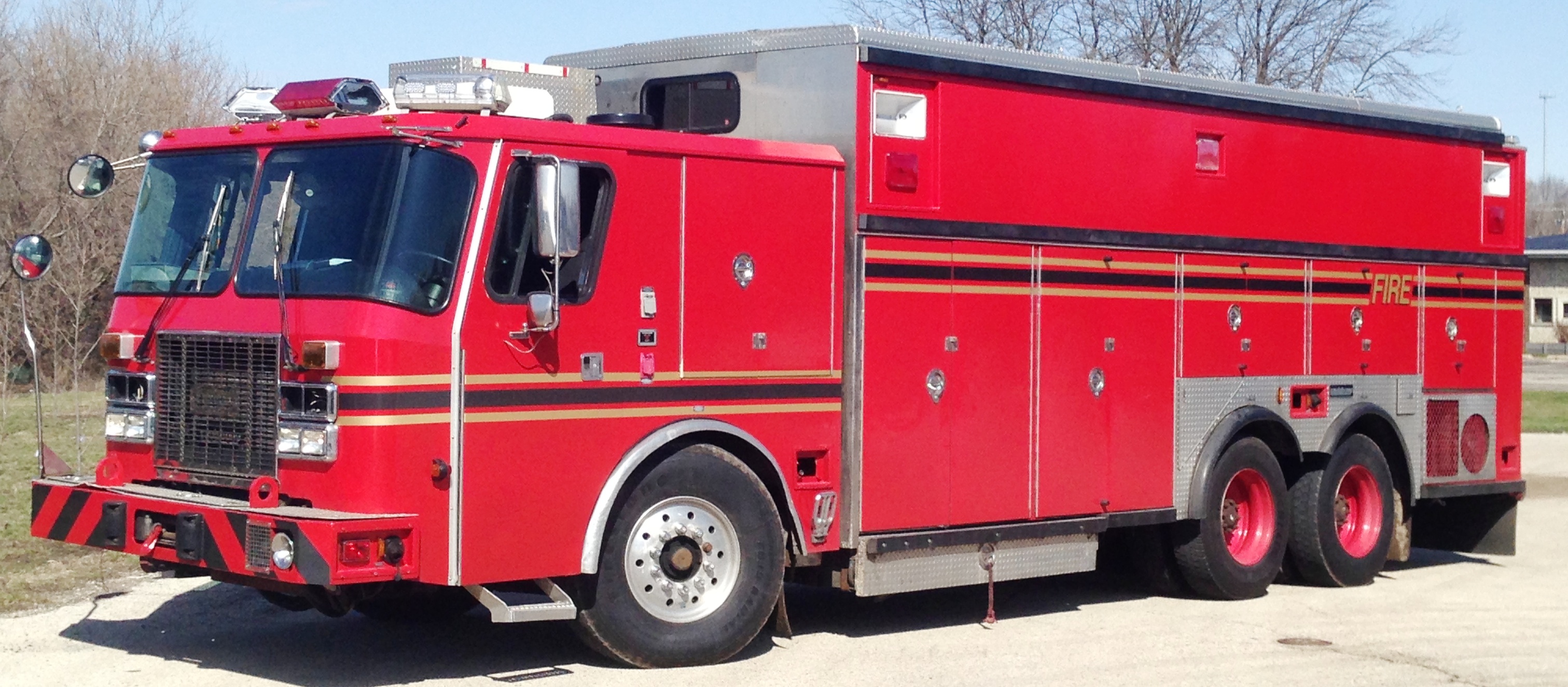 2002 E-One Cyclone II Walk-In Heavy Rescue | Used Truck Details