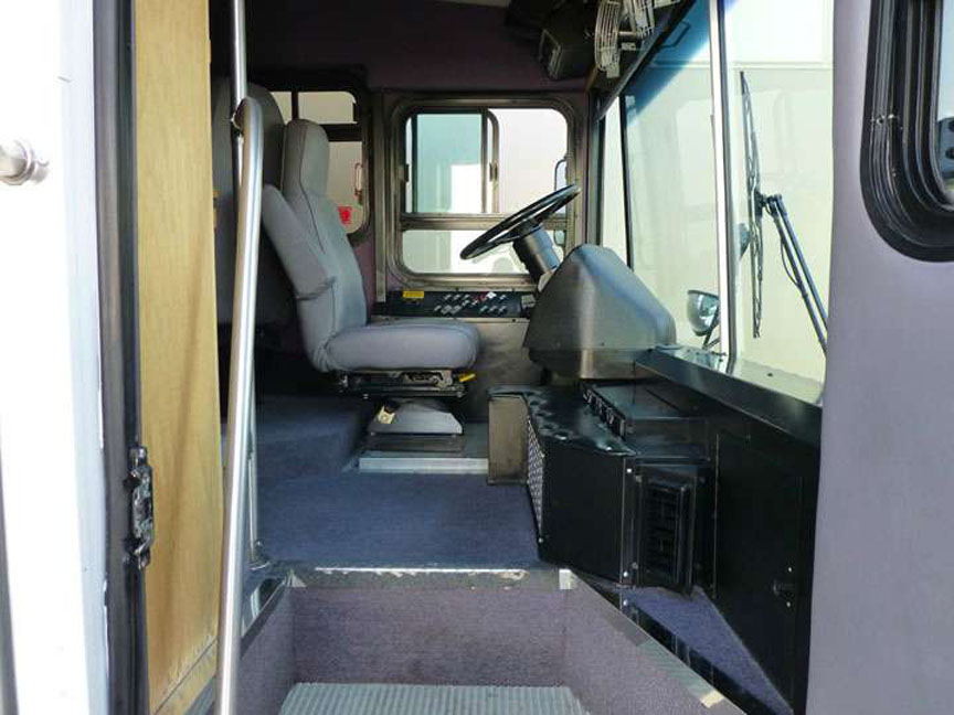 1999 Thomas Saf-T-Liner Command Center Bus | Used Truck Details