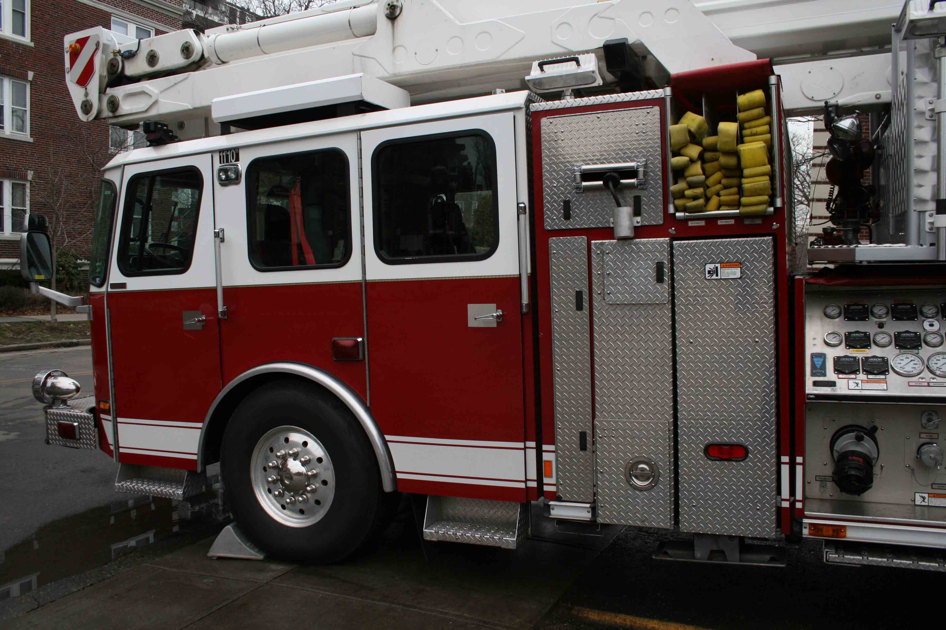 2006 E-One Cyclone 100' Bronto | Used Truck Details