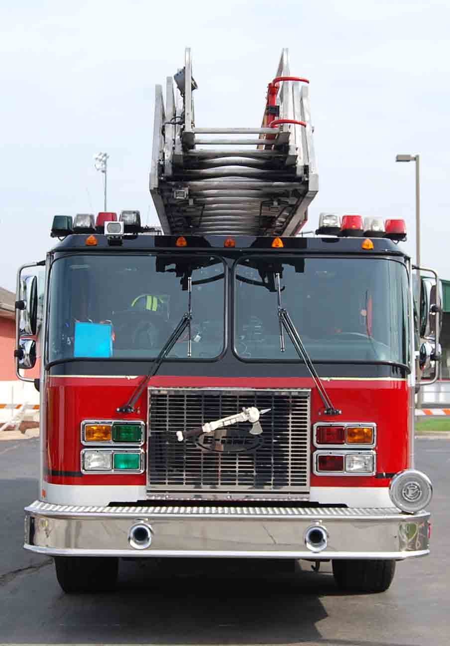1999 E-One Cyclone 100' Ladder | Used Truck Details