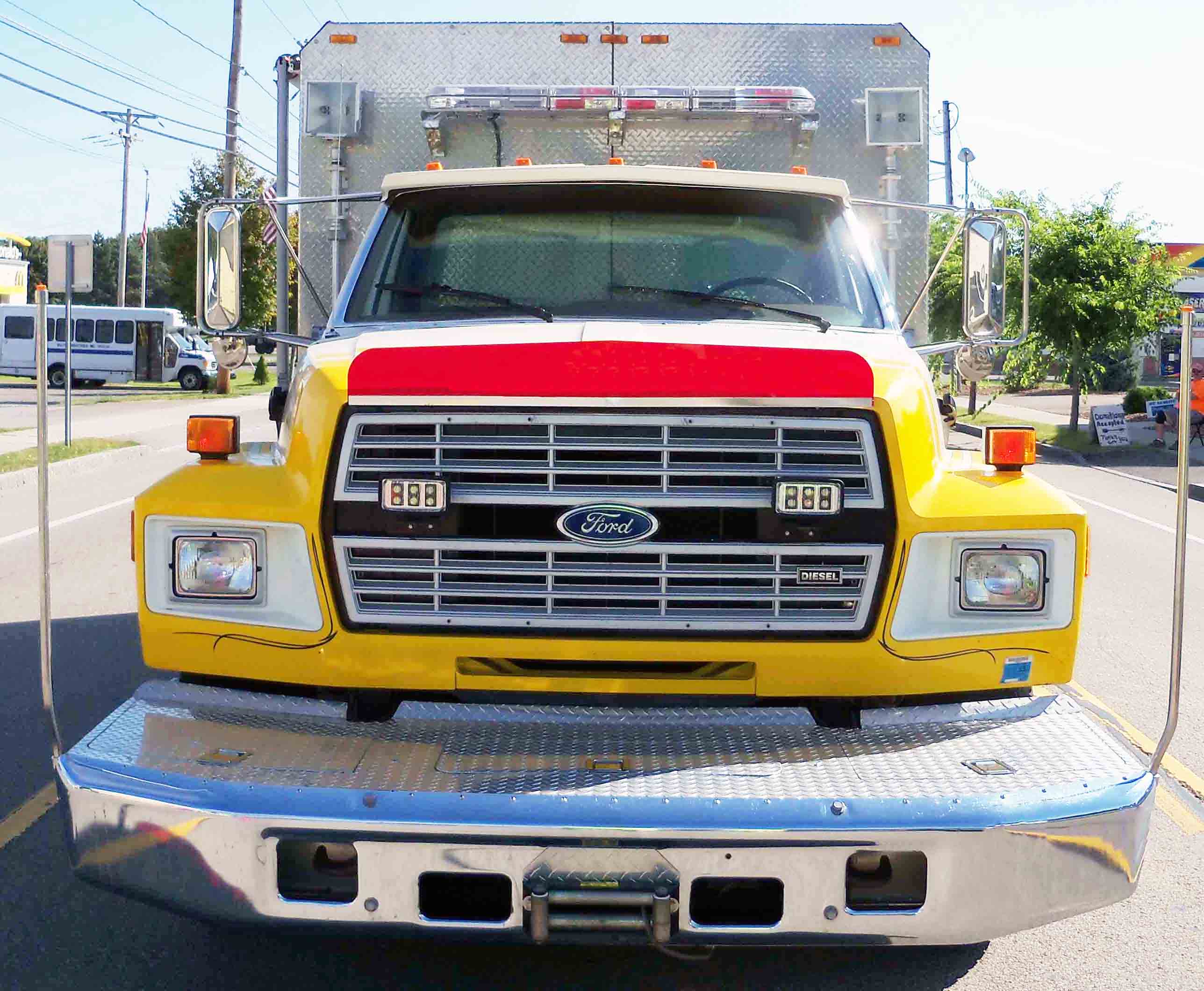1990 Ford F-800 Walk-In Rescue | Used Truck Details
