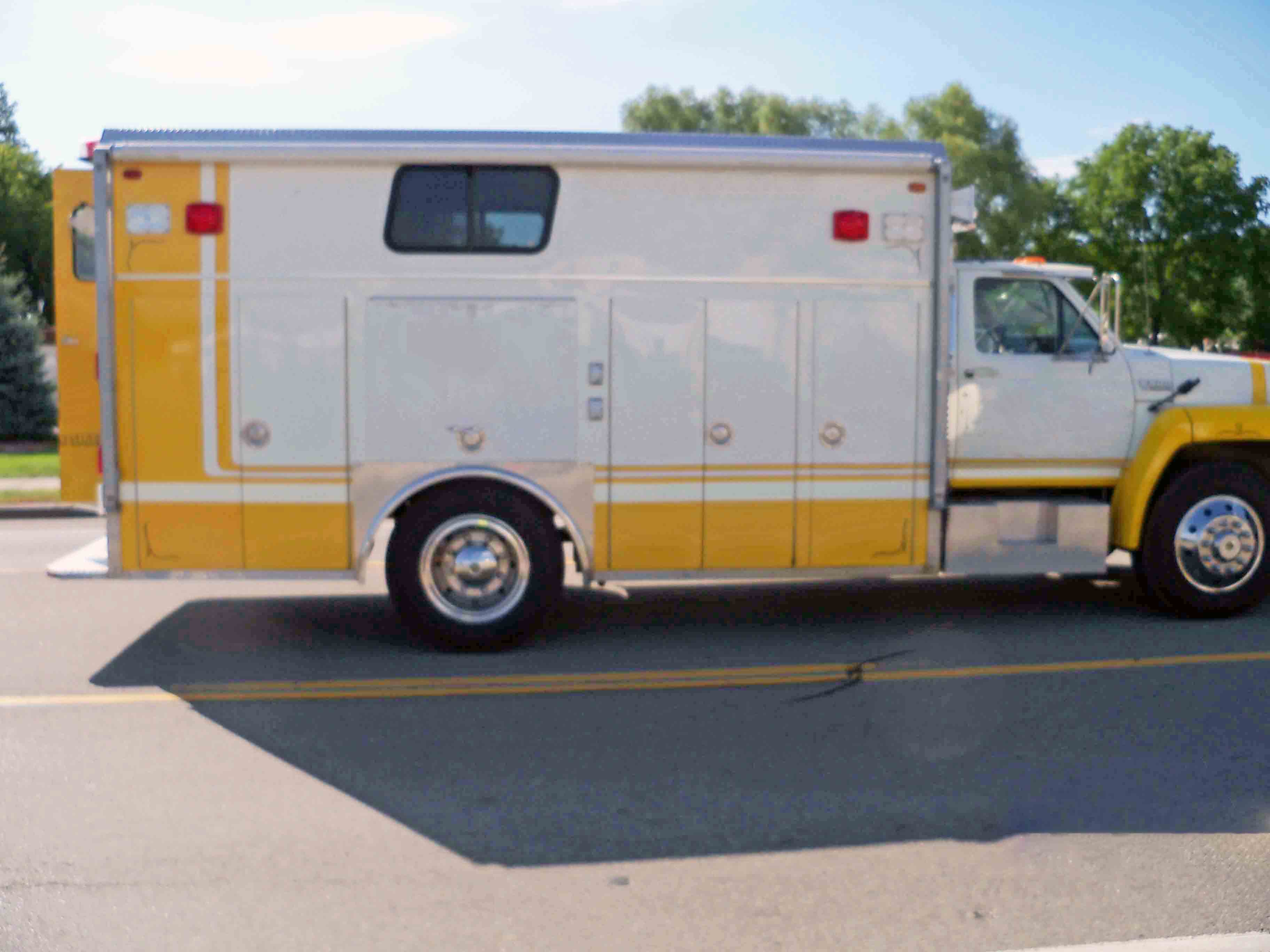 1990 Ford F-800 Walk-In Rescue | Used Truck Details