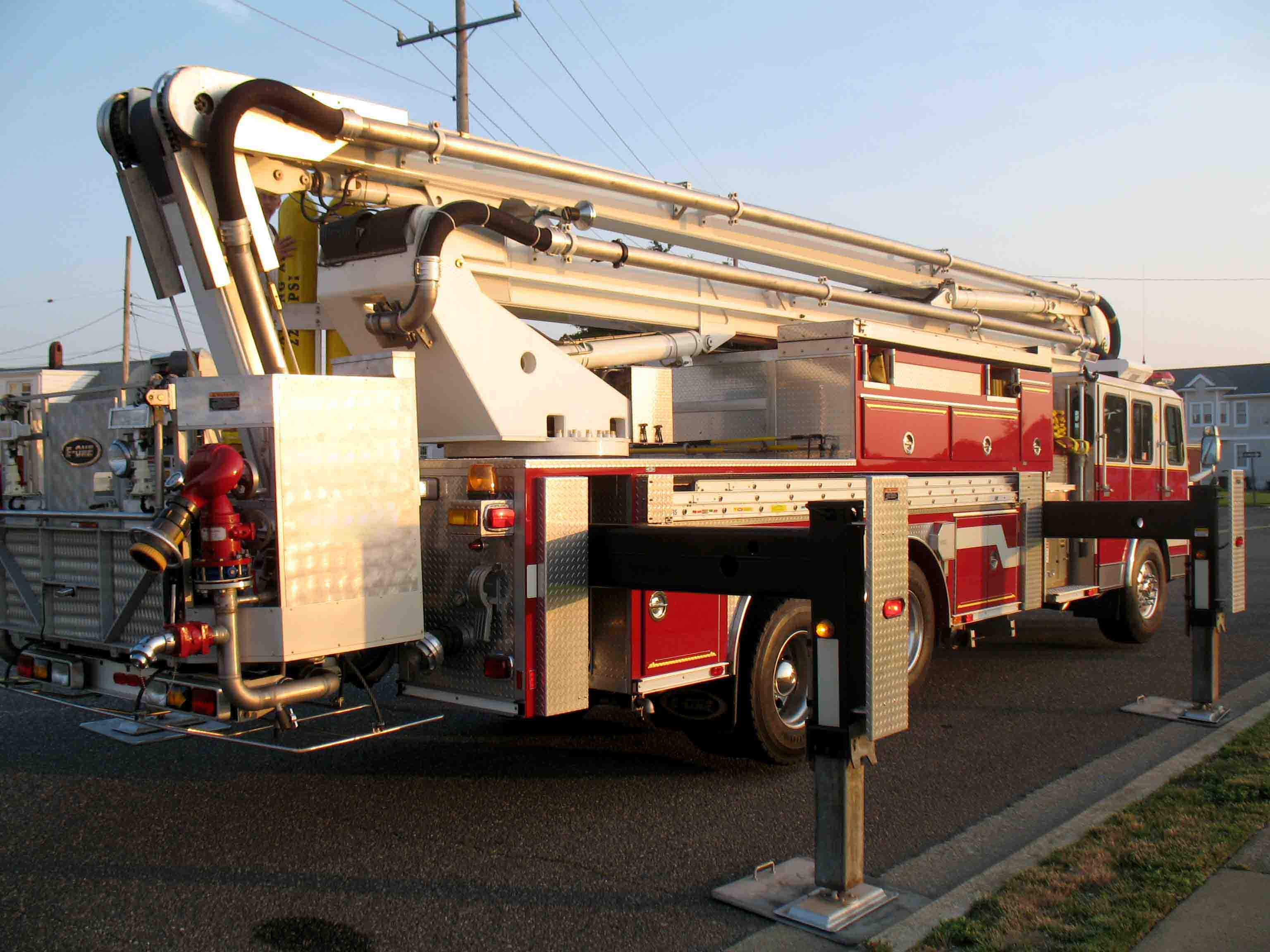 2000 E-One Cyclone II 95' Bronto | Used Truck Details