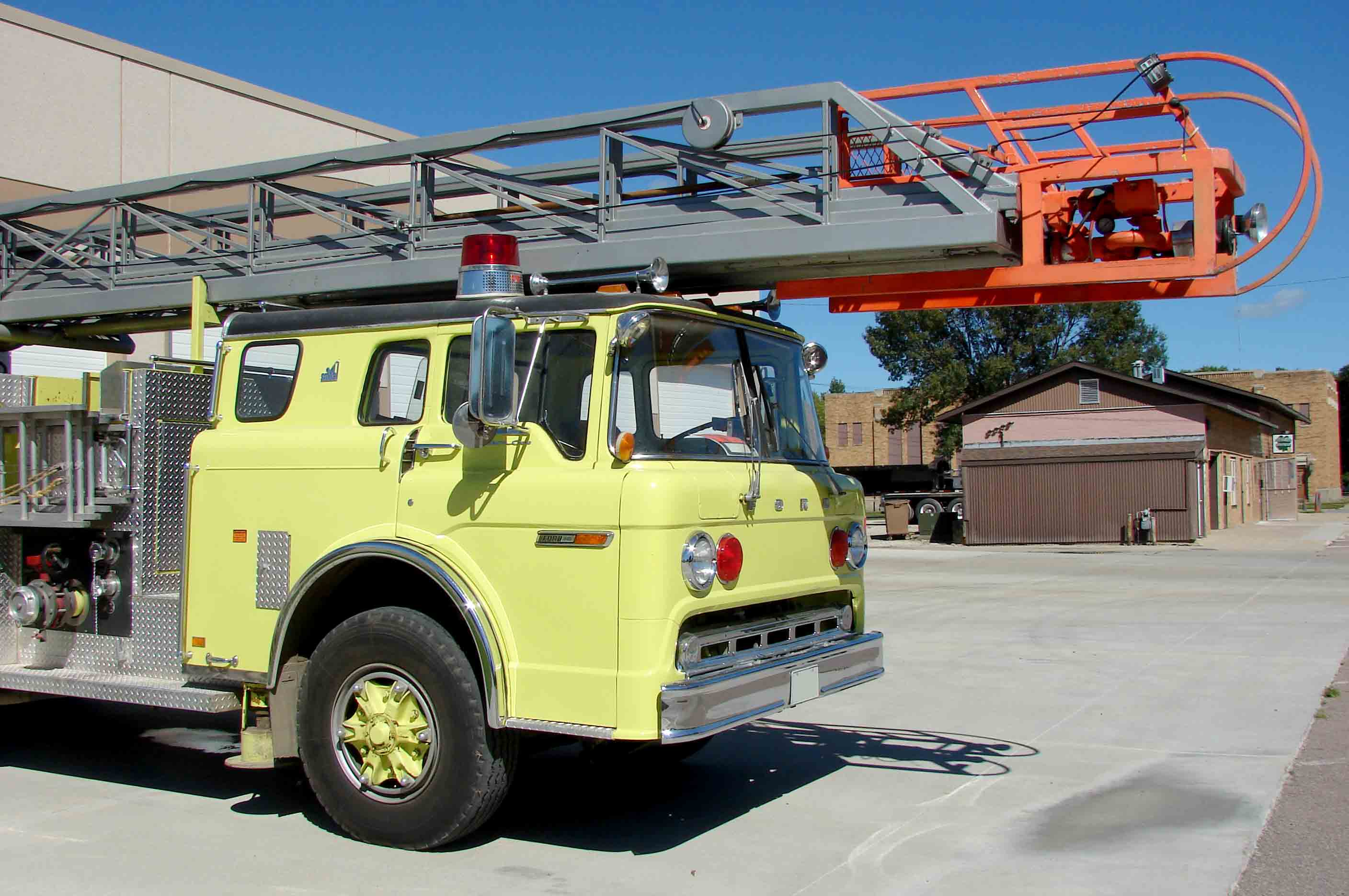 1979 Smeal Ford C900 75' Aerial | Used Truck Details