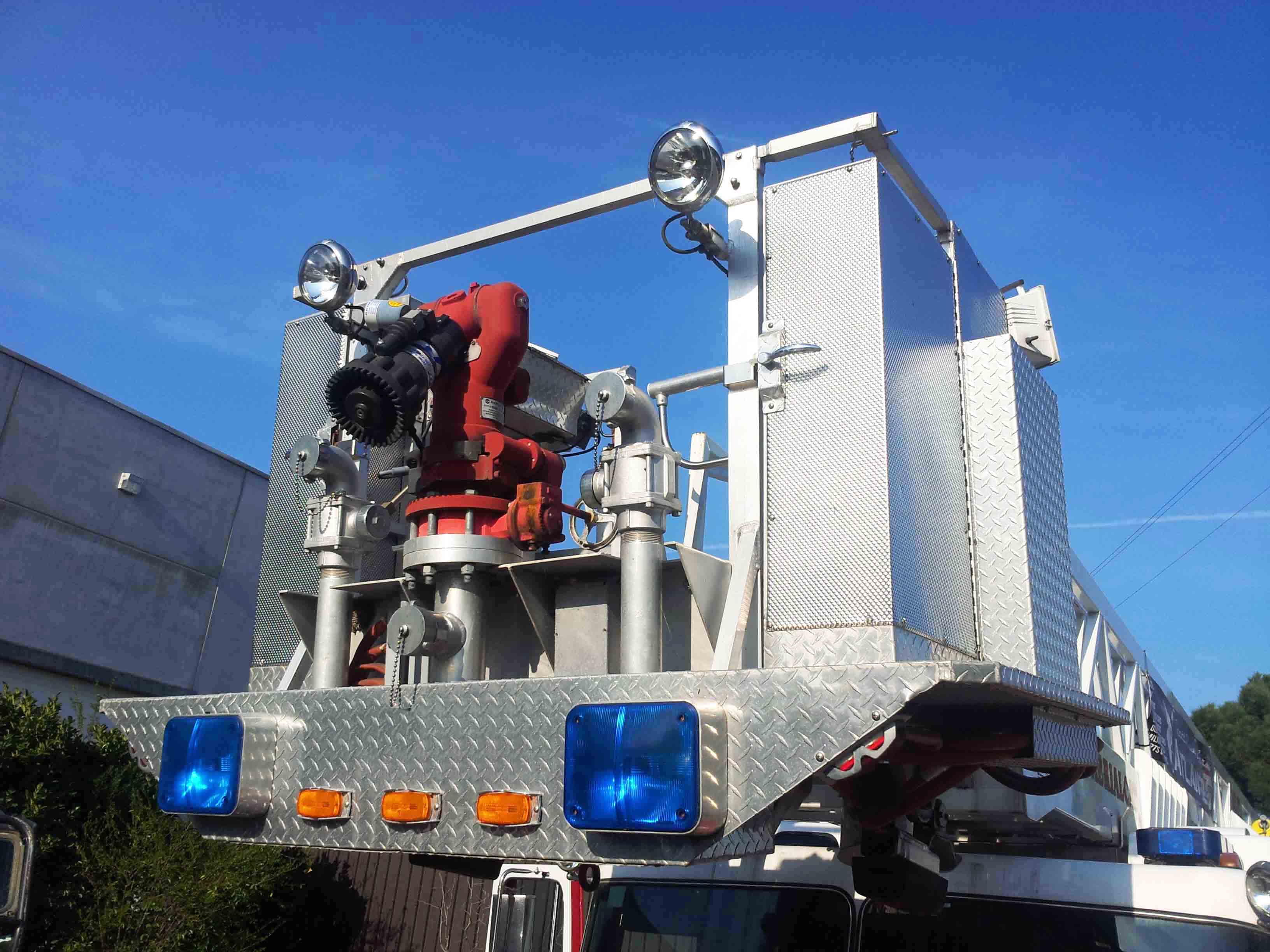 1995 KME Aerial Cat 102' Platform | Used Truck Details