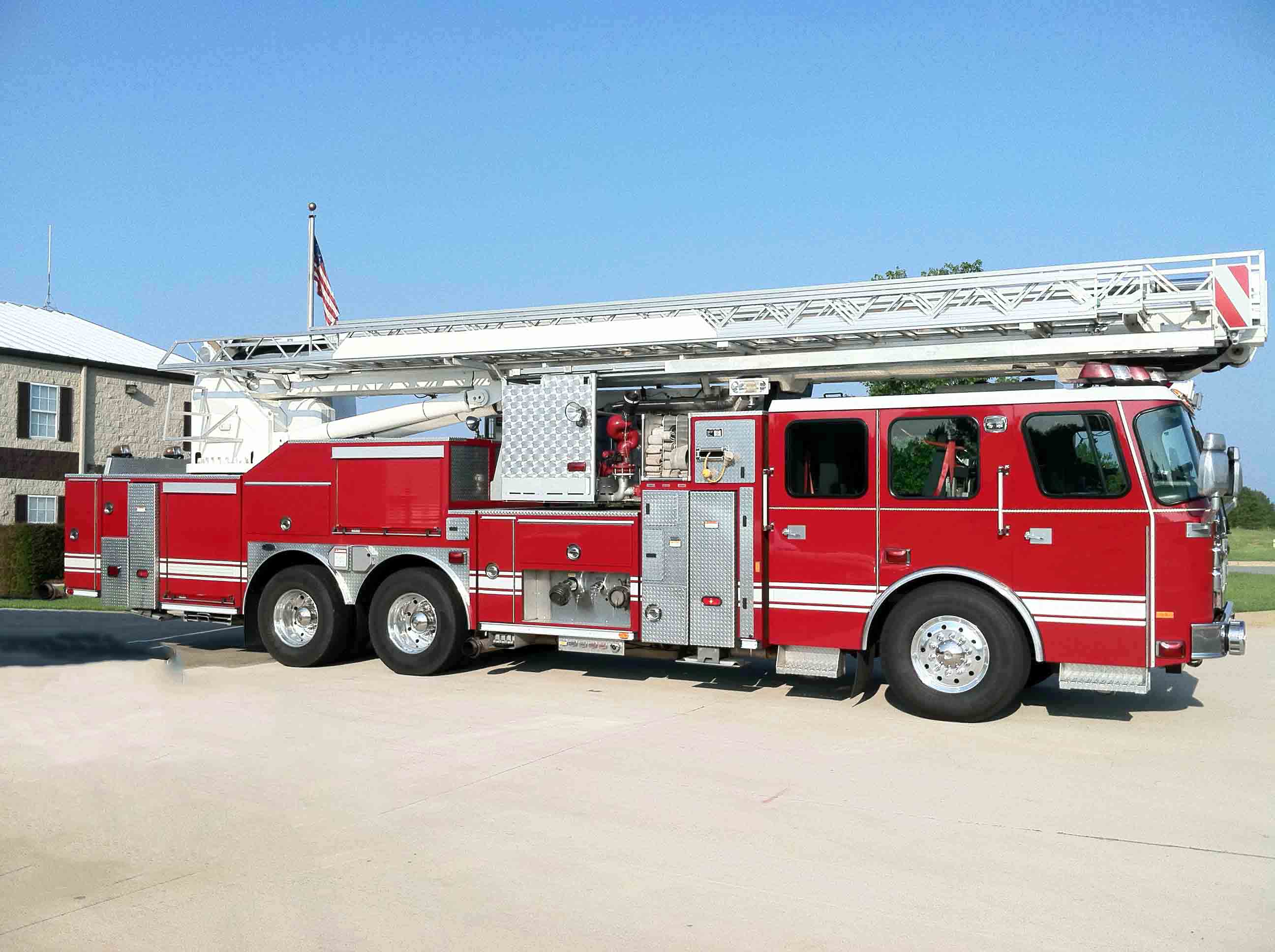 2005 E-One Cyclone II 100' Bronto Platform | Used Truck Details